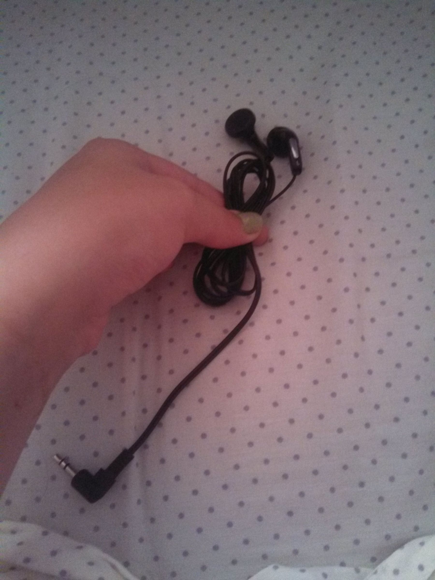 No More Tangled Earbuds!!!! : 6 Steps - Instructables