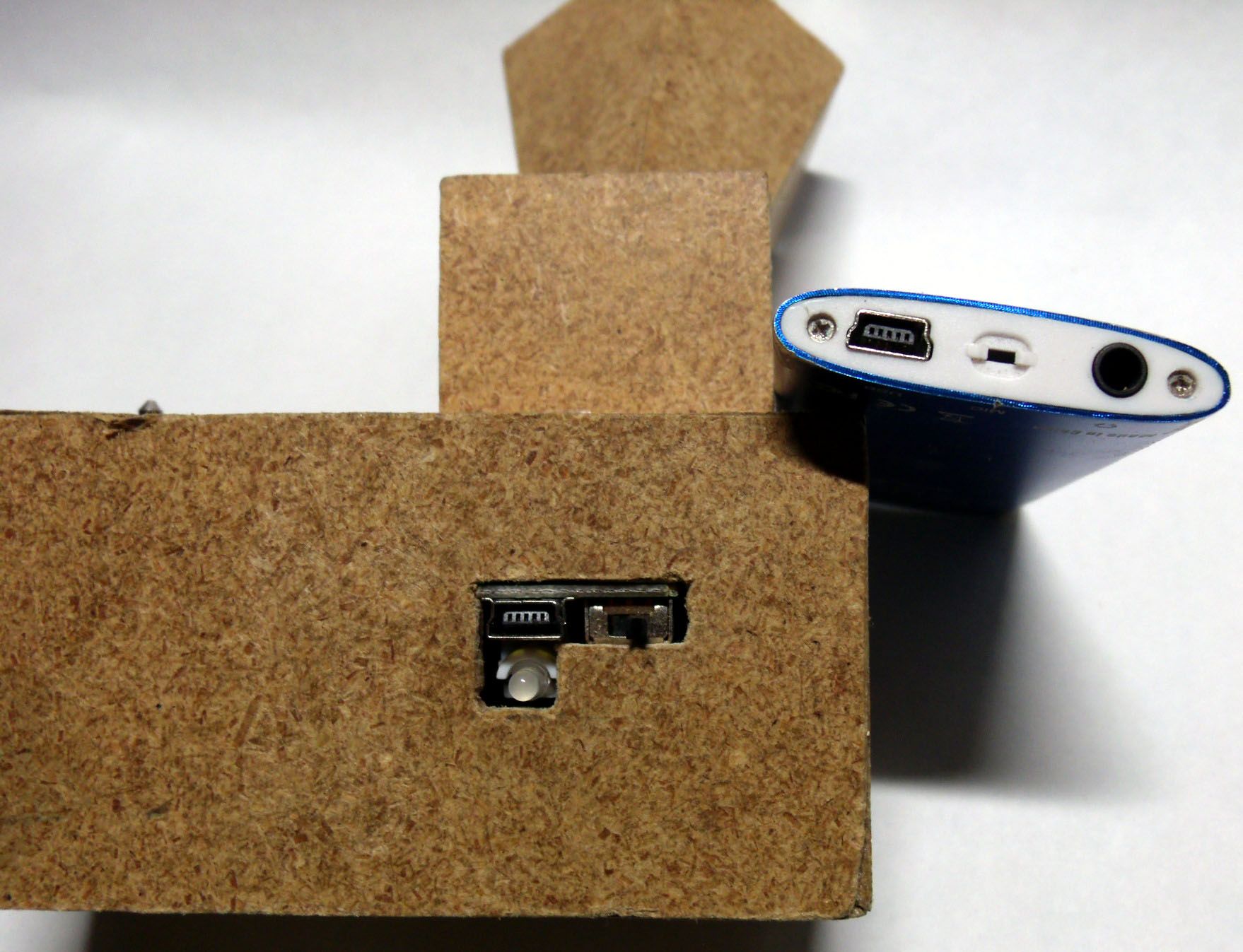 Custom MP3 Dock With Electronic Amplification - Instructables