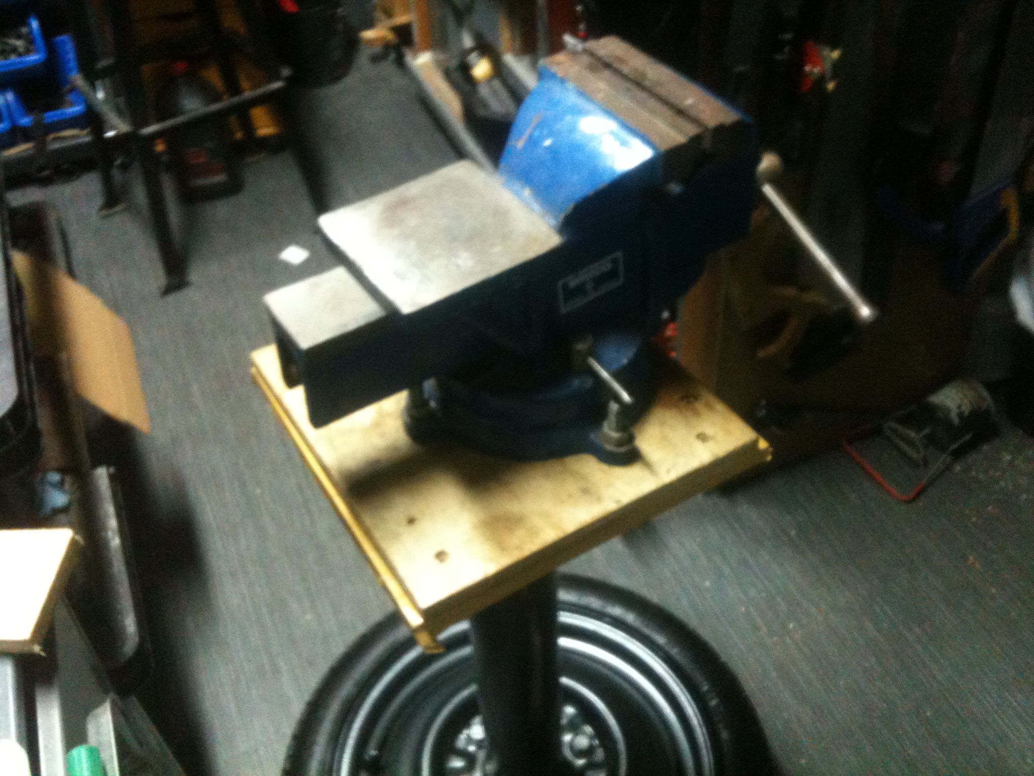 Vise Stand : 6 Steps - Instructables