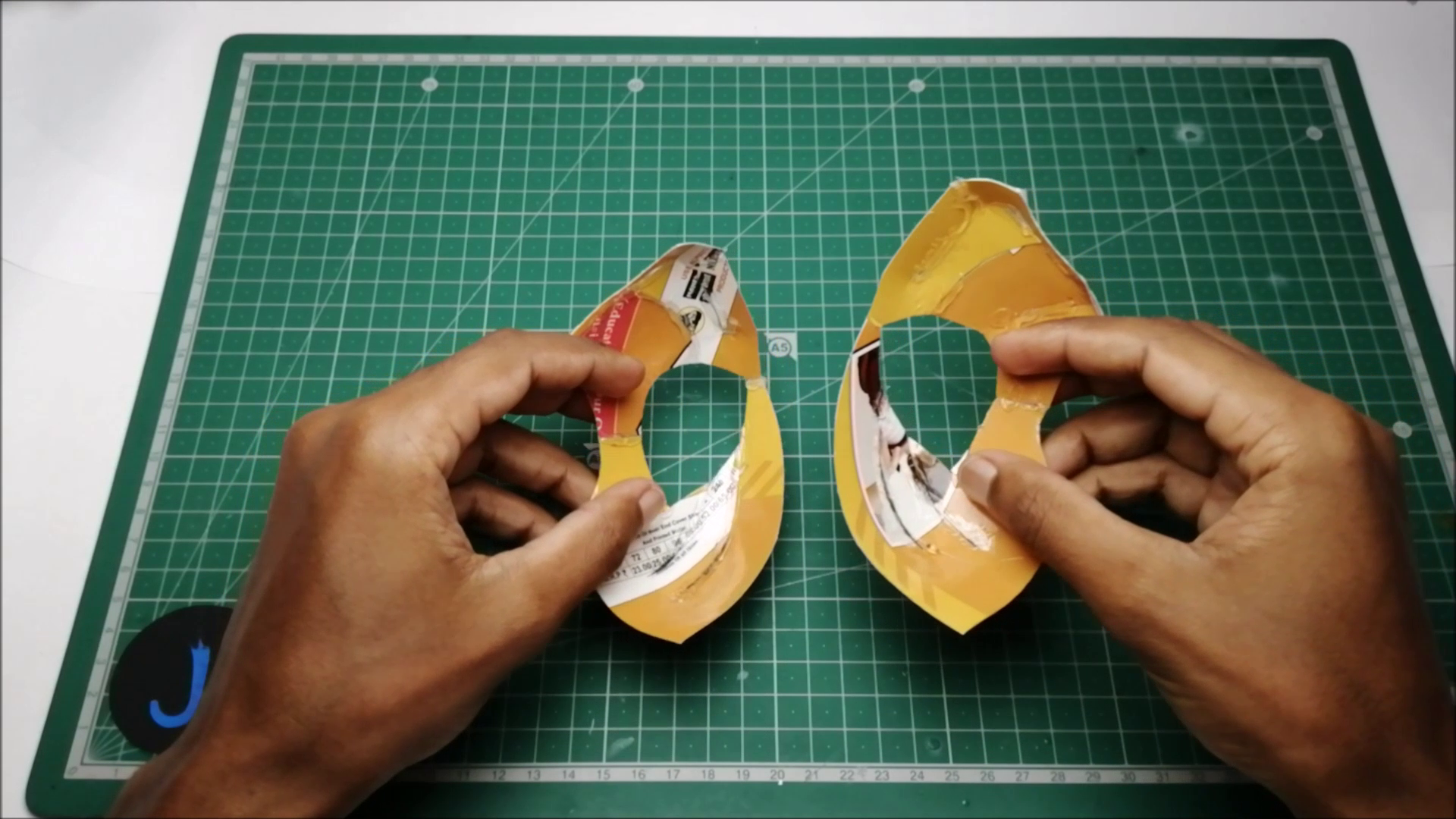 Functional Spiderman Mask From No Way Home With Moving Lens - Gold and ...