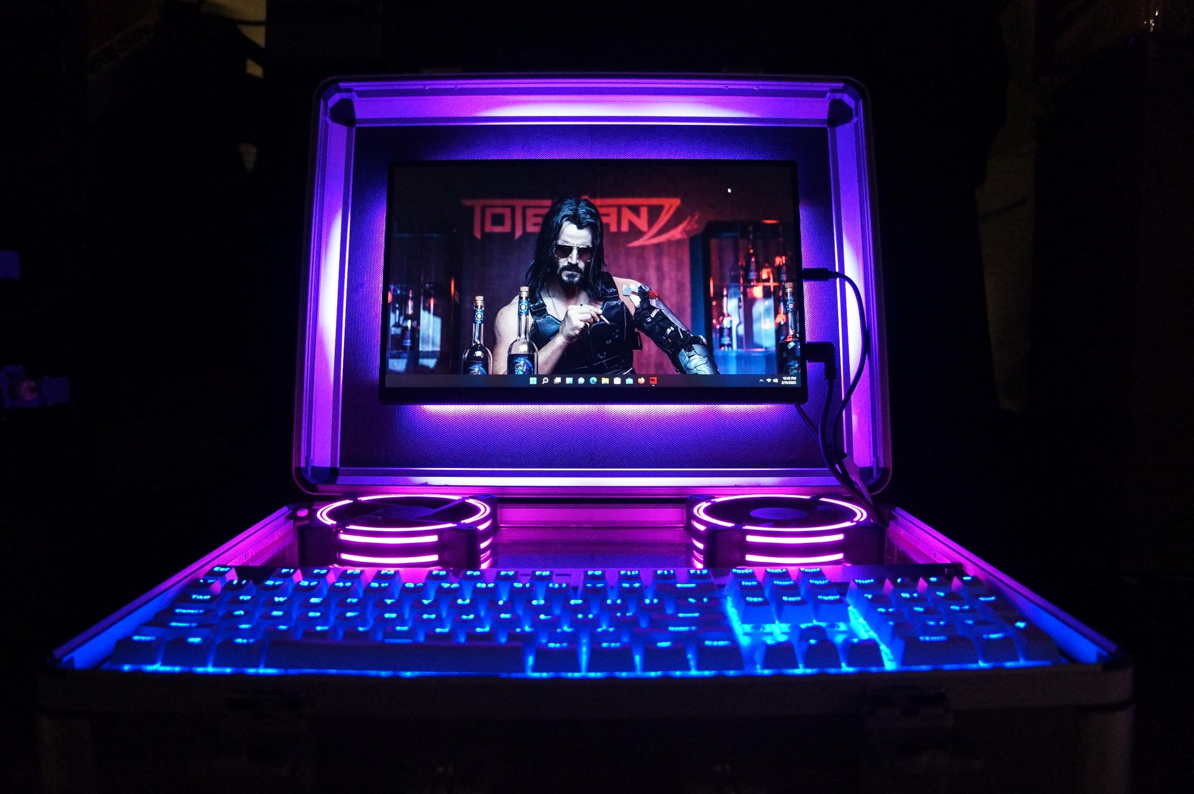 Cyberpunk Themed Briefcase Computer : 8 Steps (with Pictures ...