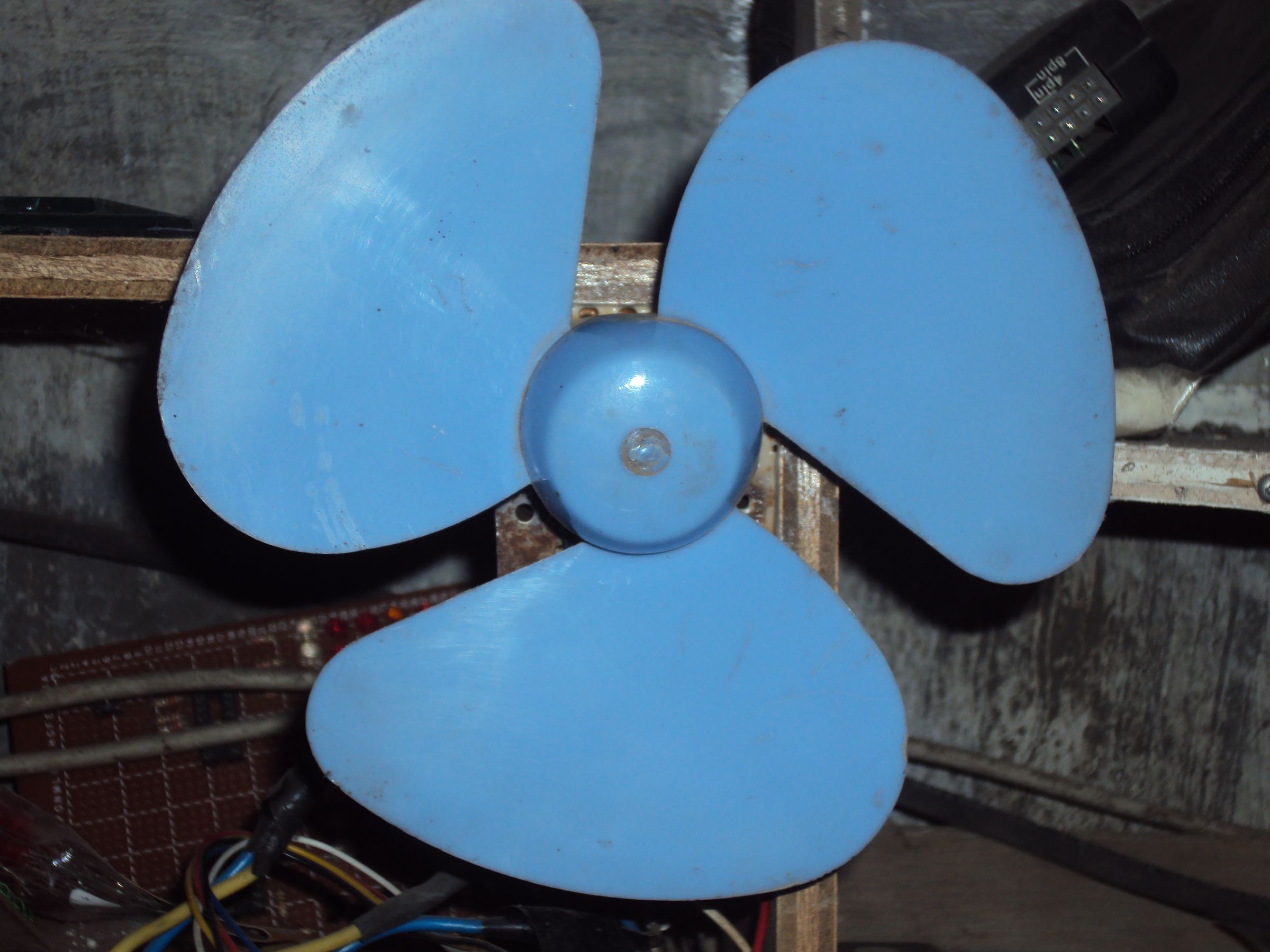 Arduino Controlled Personal Fan With Ping Sensor / ATtiny2313 : 9 Steps - Instructables