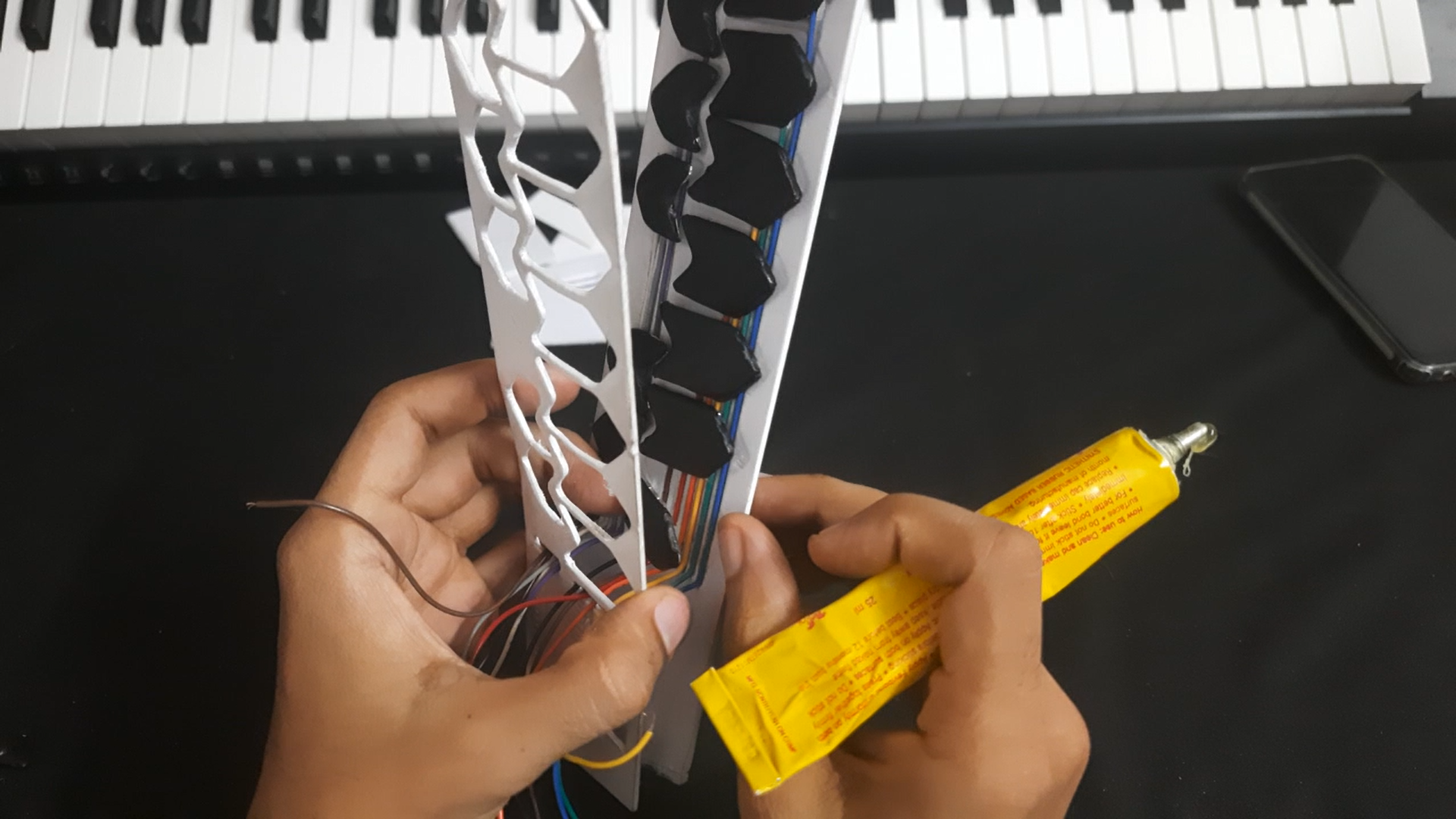 DIY MIDI Bookmark / Piano / Keyboard Using ESP32 and MPR-121 Capacitive Touch Sensor : 7 Steps ...