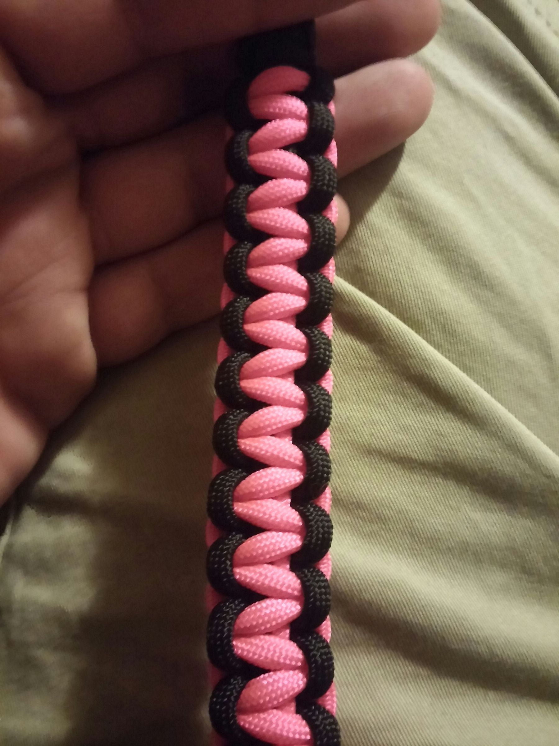 Themed Paracord Bracelet : 4 Steps - Instructables
