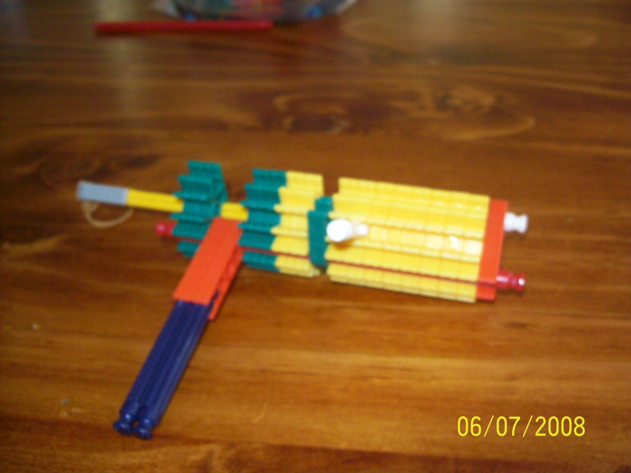 Pretty Easy Knex Gun : 3 Steps - Instructables