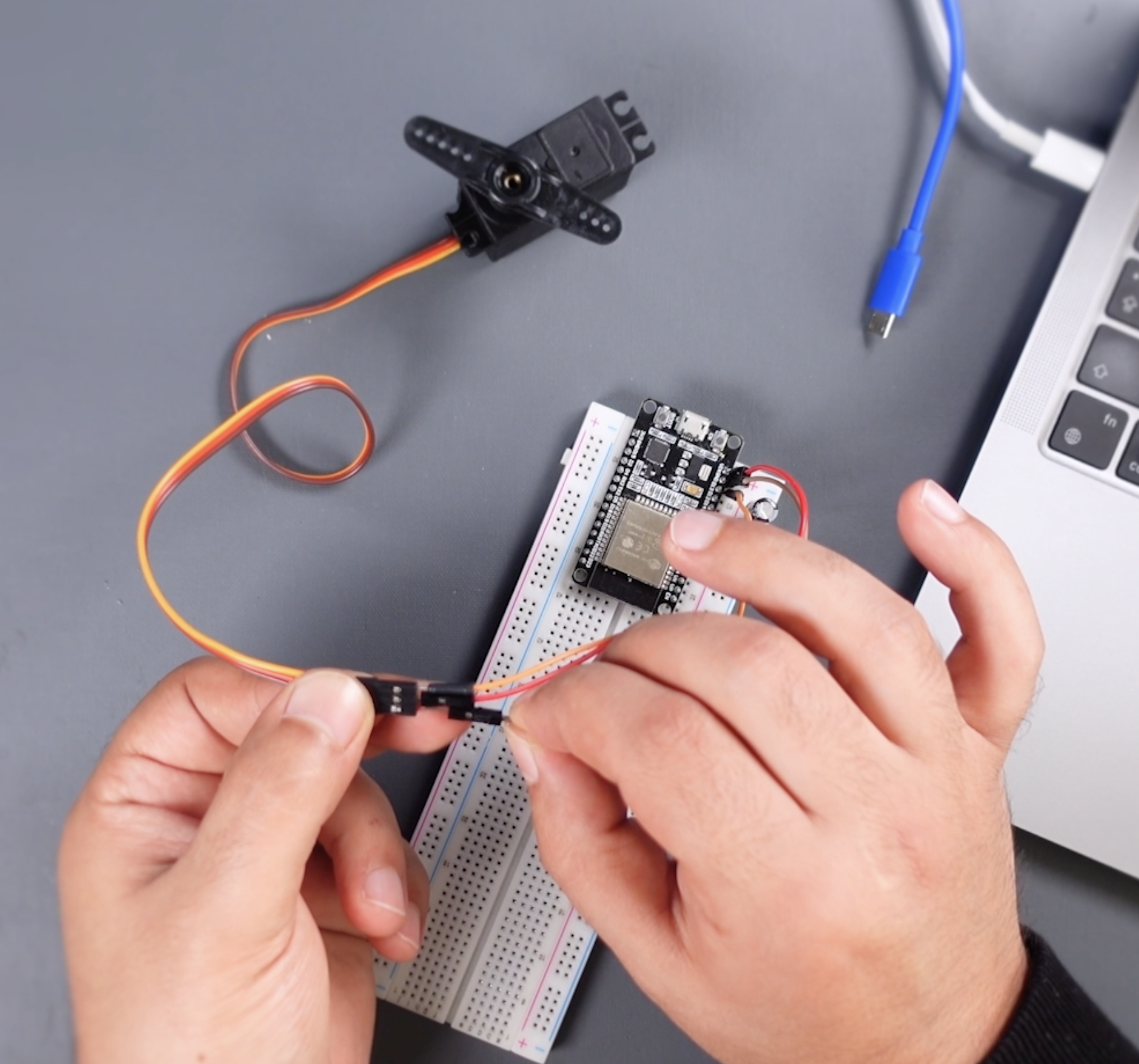 One and Multiple Servo Motor Control With ESP32 Development Board : 8 ...