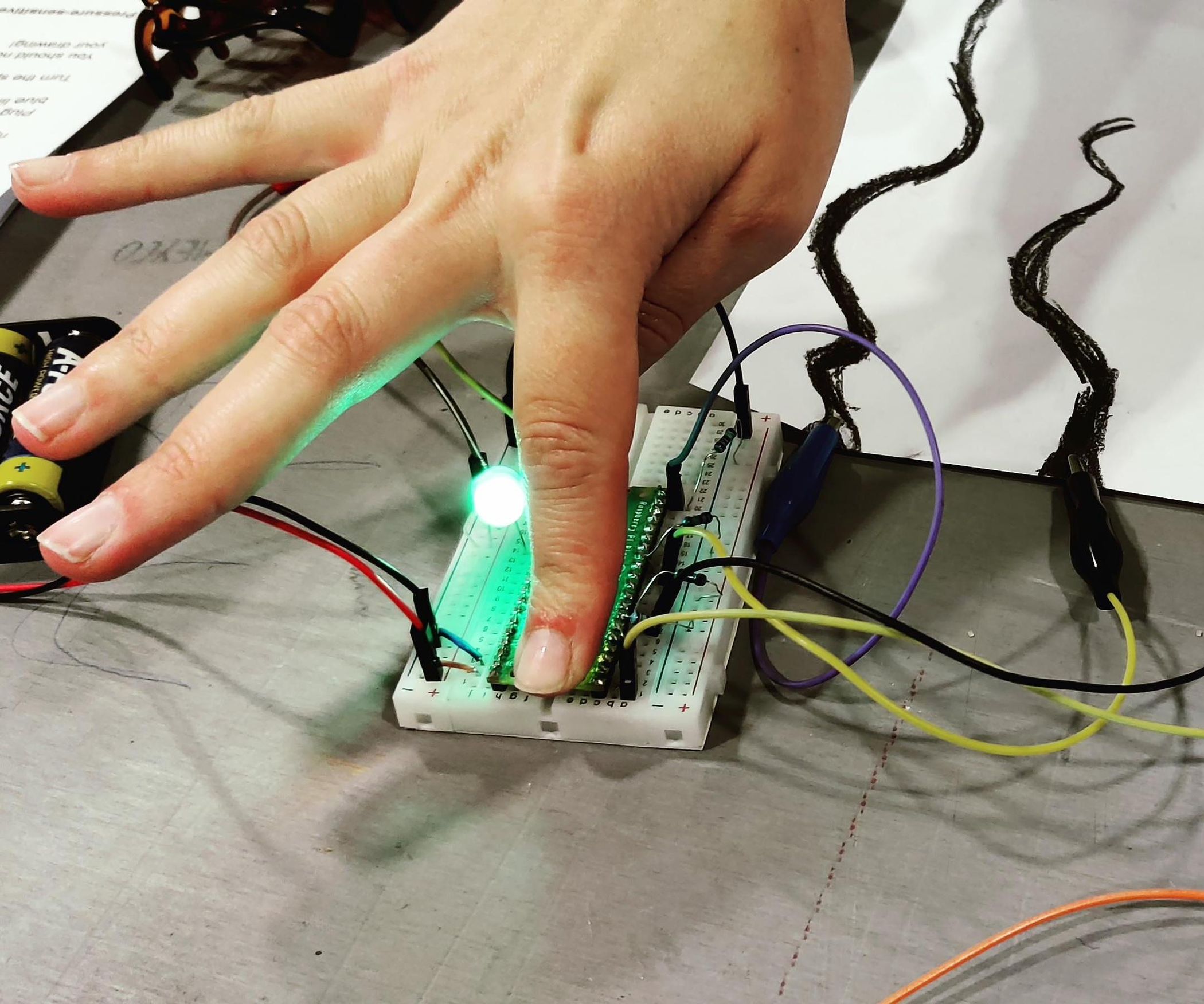 Touch-sensitive Pencil Art With RGB Light and Pico Synthesizer : 10 ...