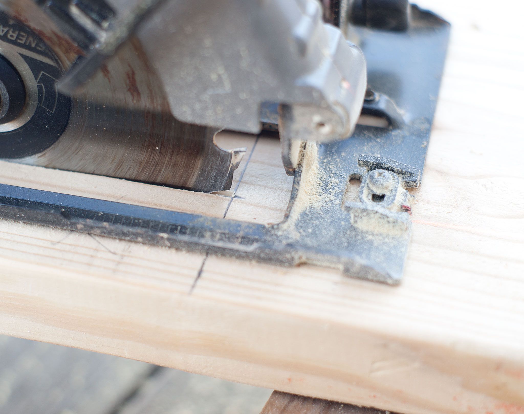 One Board Minimalist Chair : 8 Steps (with Pictures) - Instructables