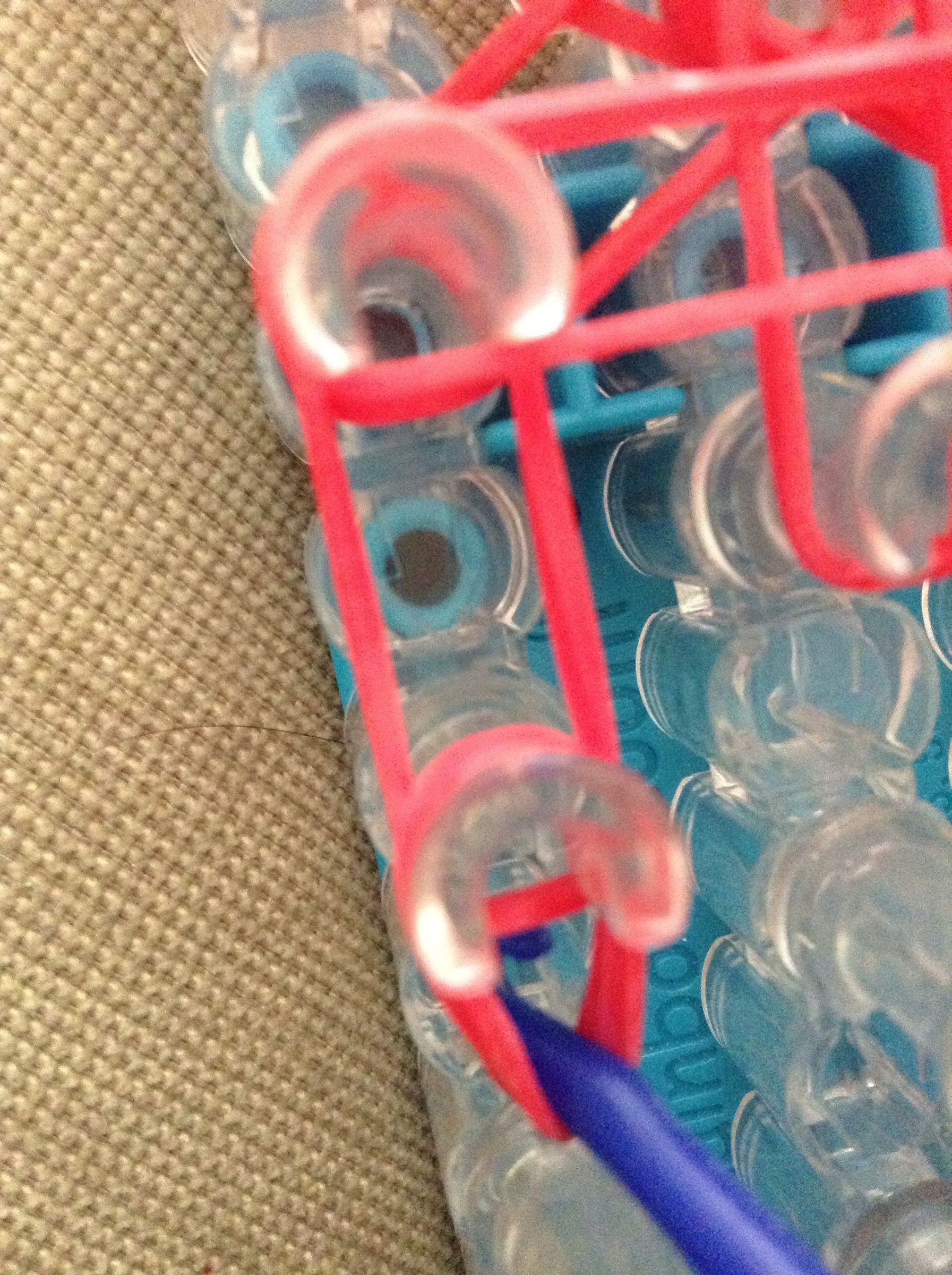 Rainbow Loom Goldfish Charm : 19 Steps (with Pictures) - Instructables