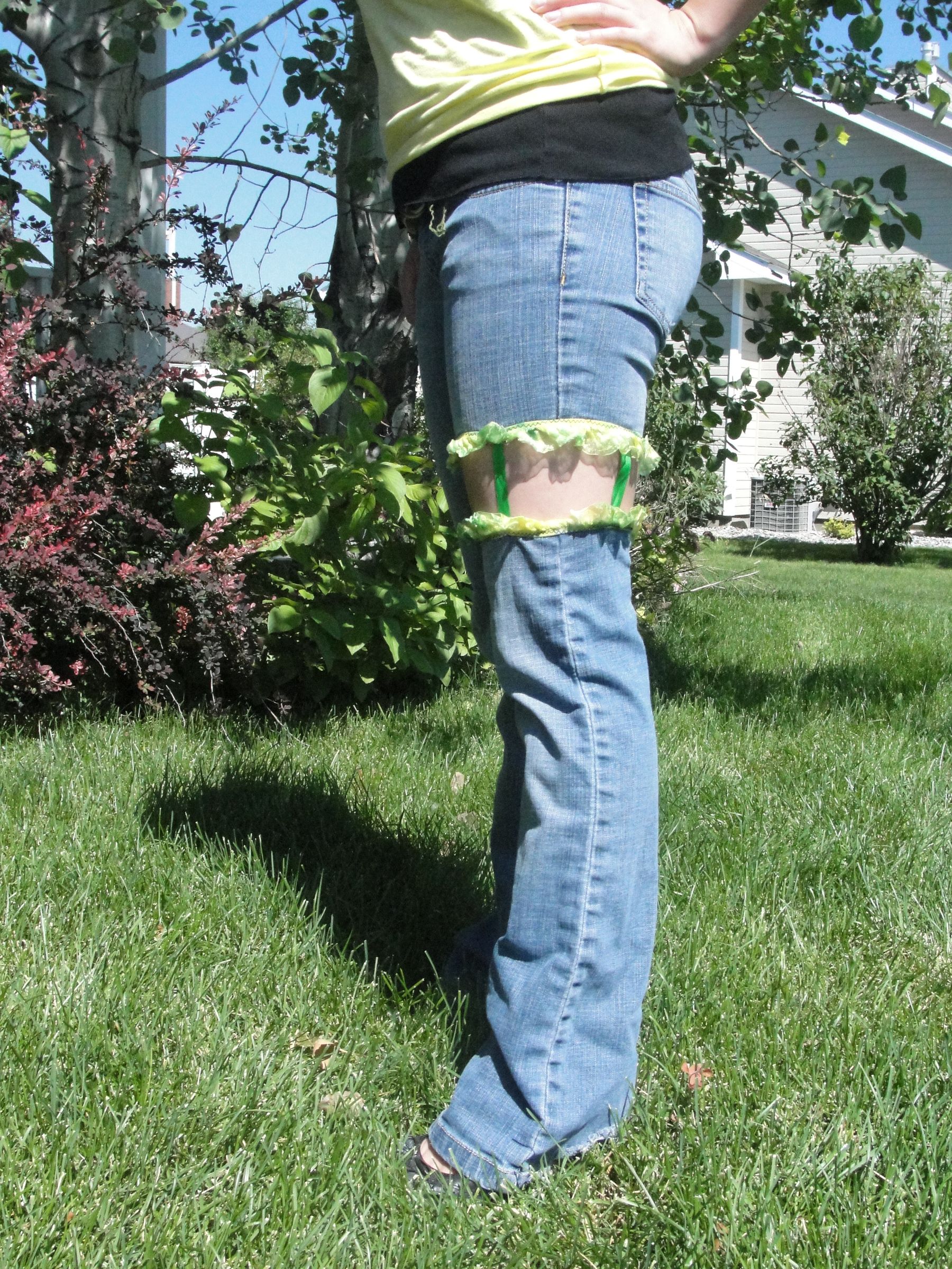 Colorful, Cut Jeans Modification : 5 Steps (with Pictures) - Instructables
