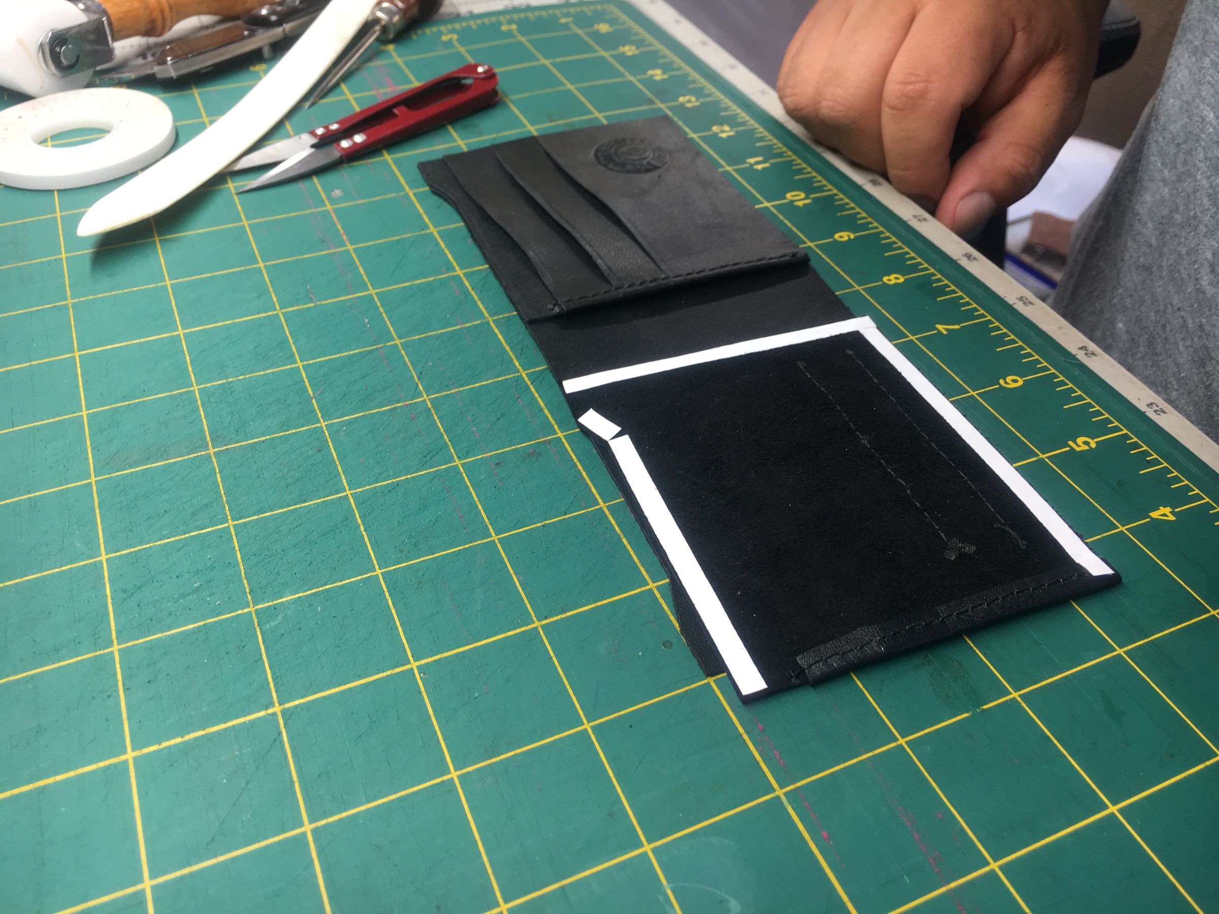 BIFOLD WALLET : 17 Steps (with Pictures) - Instructables