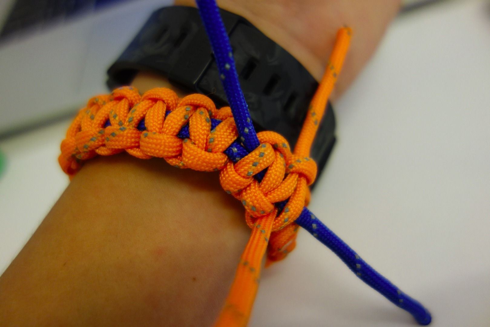 DIY Adjustable Paracord Bracelet : 25 Steps (with Pictures) - Instructables