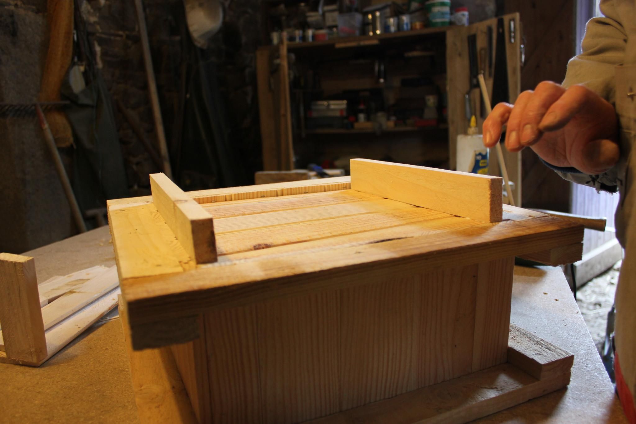 Make a Wooden Fuelless Cooker or Hay-box Using Scrap Wood and Hemp Wool ...