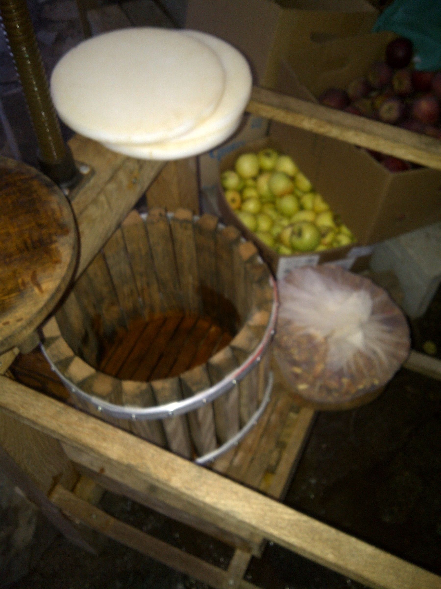 Apple Cider Press With Grinder : 9 Steps (with Pictures) - Instructables