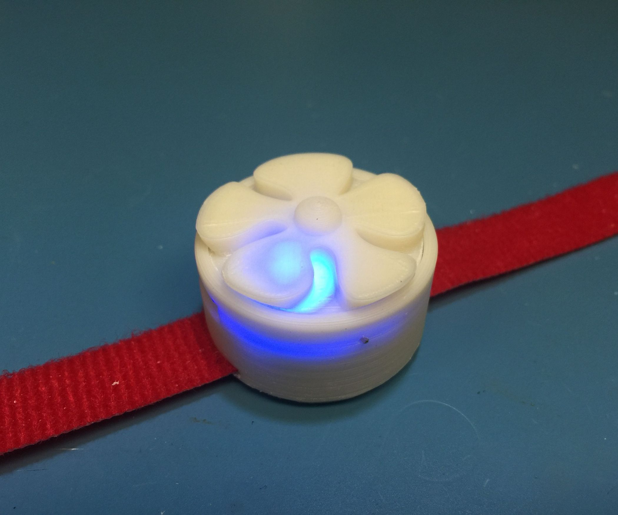 Hug-Time Bracelet : 6 Steps - Instructables