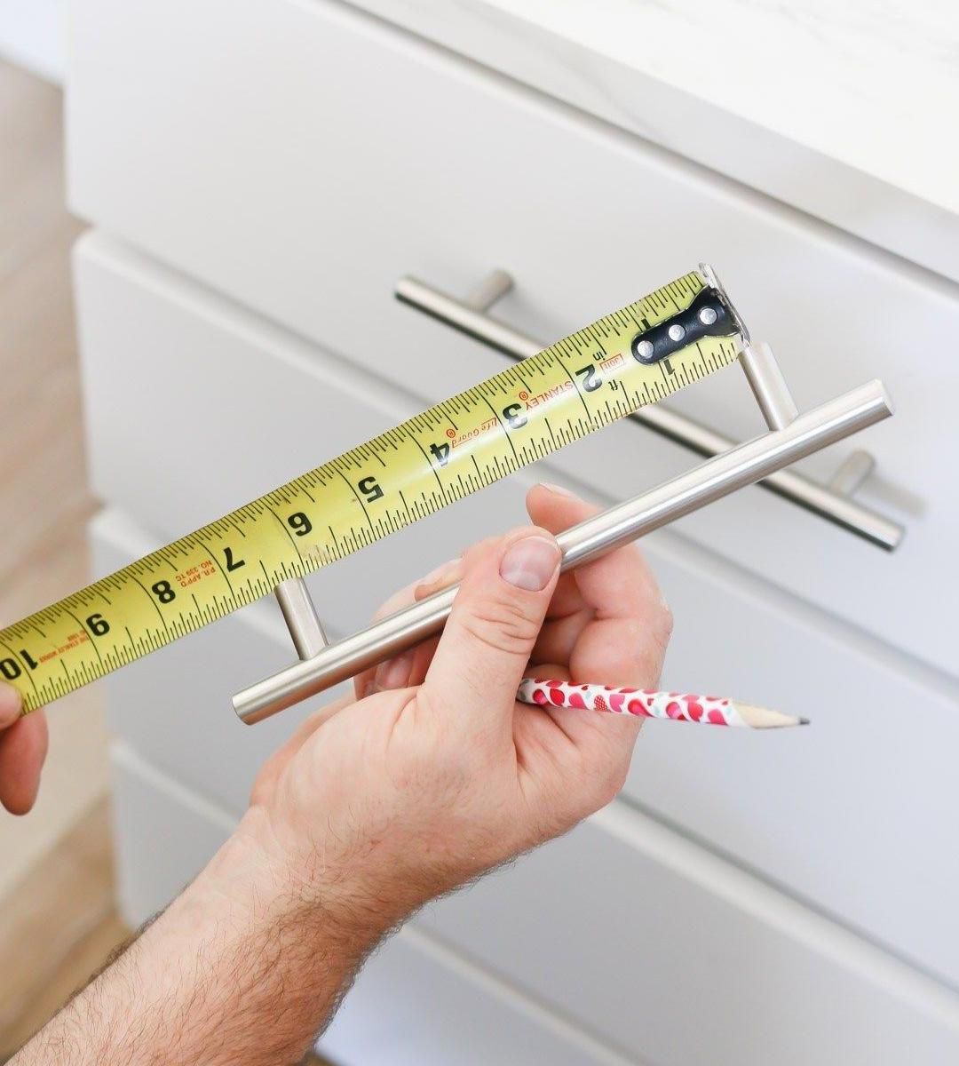 How to Position Handles on Kitchen Cabinets : 10 Steps - Instructables