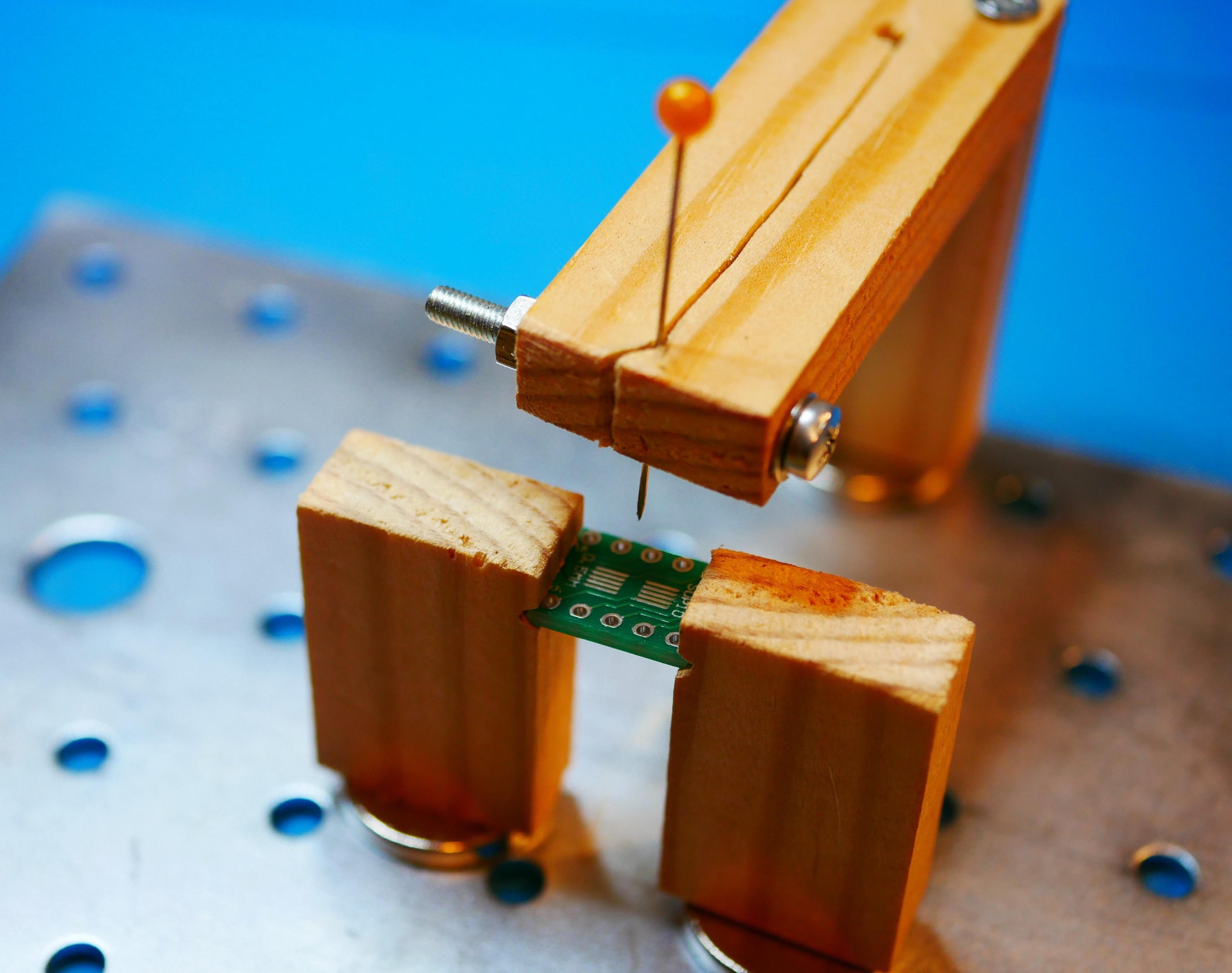 SMD and PCB Holder : 8 Steps - Instructables