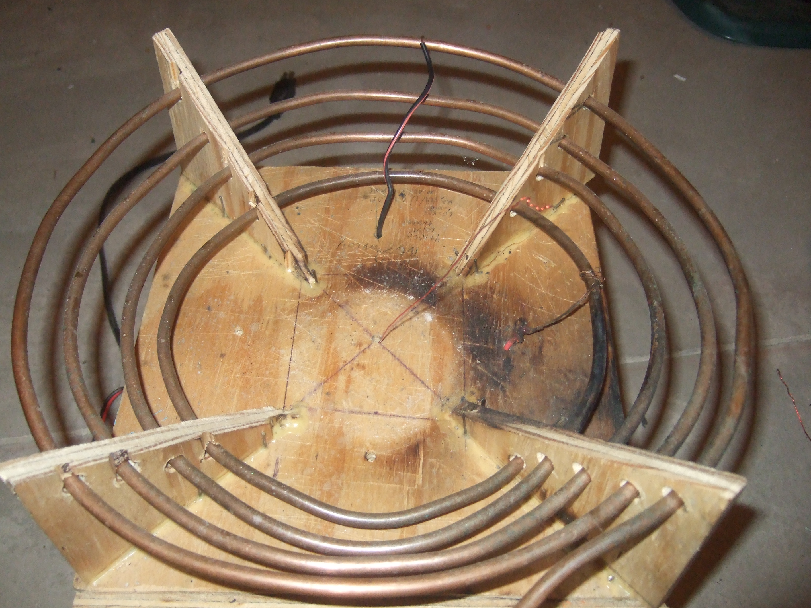 Step by Step Plans to Building a 250,000 Volt Tesla Coil : 9 Steps ...