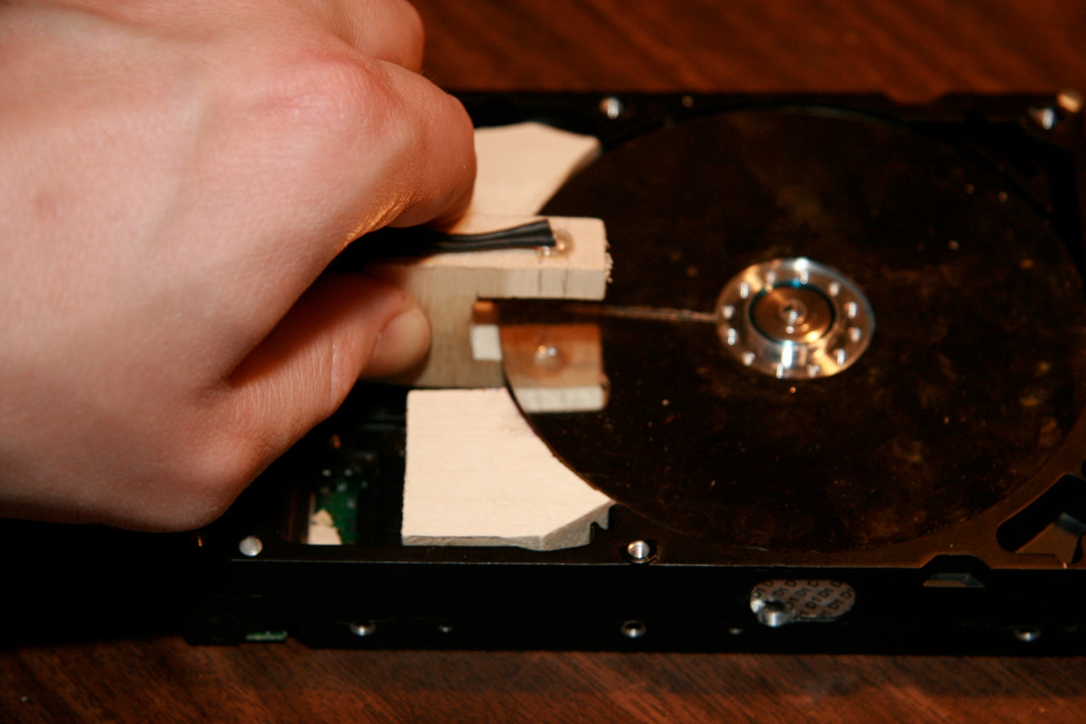 Hard Drive Persistence of Vision (HDPOV) : 14 Steps (with Pictures ... Hard Drive Persistence of Vision (HDPOV) : 14 Steps (with Pictures ...