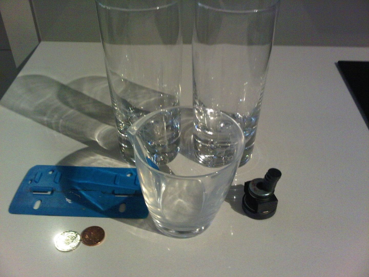 AMAZING GRAVITY-DEFYING COIN TRICK! : 4 Steps (with Pictures ...