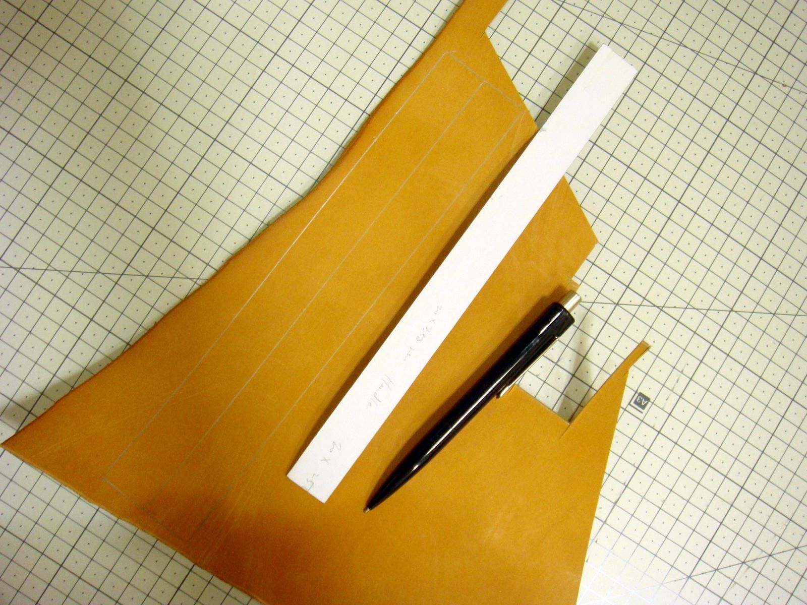 Simple Leather Briefcase : 7 Steps (with Pictures) - Instructables