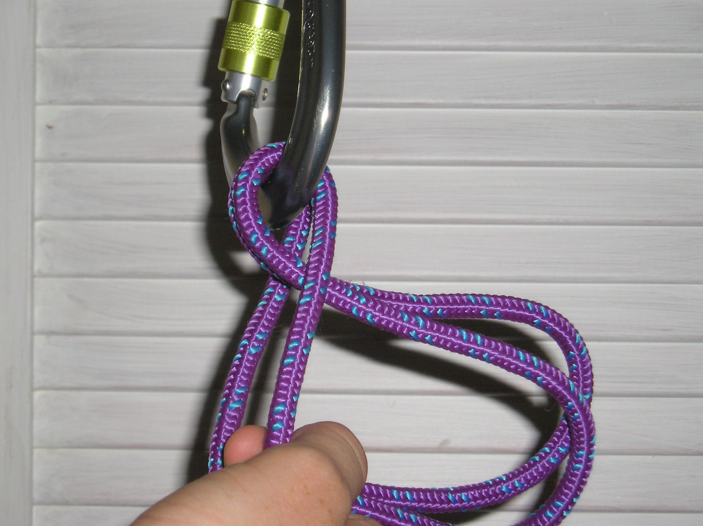 Tying a Prussic Knot. : 4 Steps - Instructables
