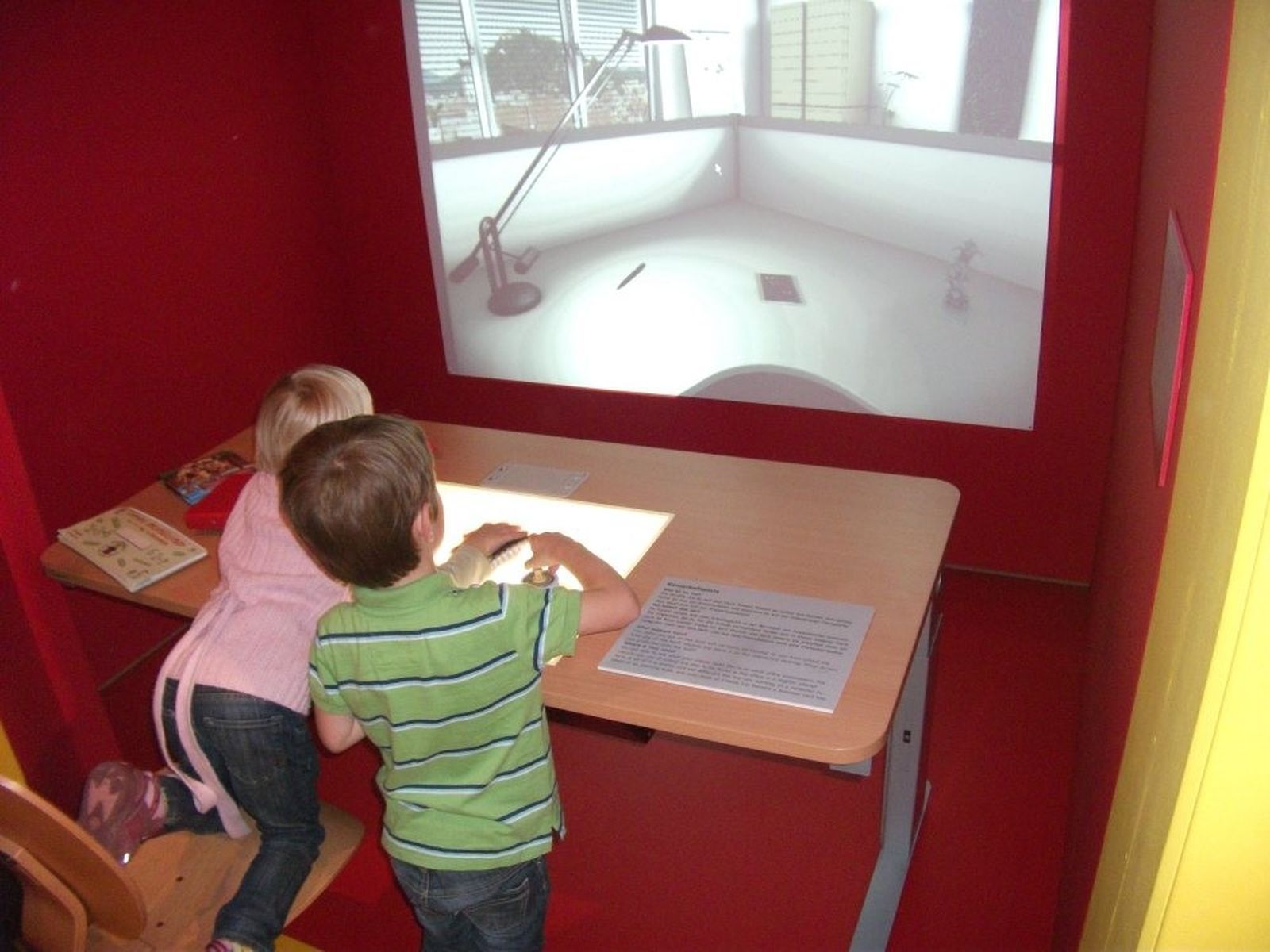 Edddison Projection Table : 11 Steps - Instructables