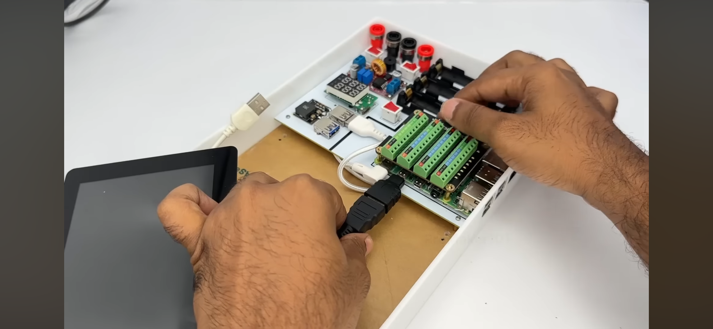 Portable DIY Electronics Workstation : 19 Steps (with Pictures ...