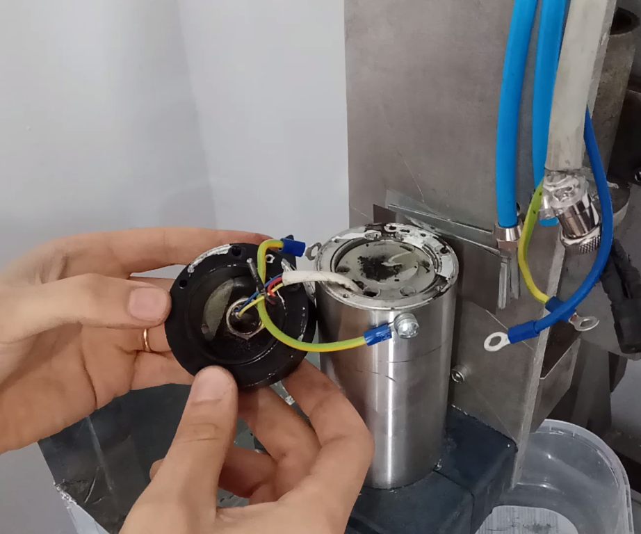 REPAIR: Chinese Spindle 0.8kW Fried Connector : 9 Steps - Instructables