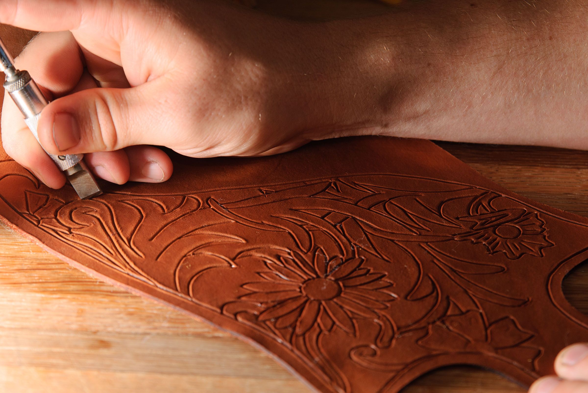 Tooling a Simple Leather Purse : 8 Steps (with Pictures) - Instructables