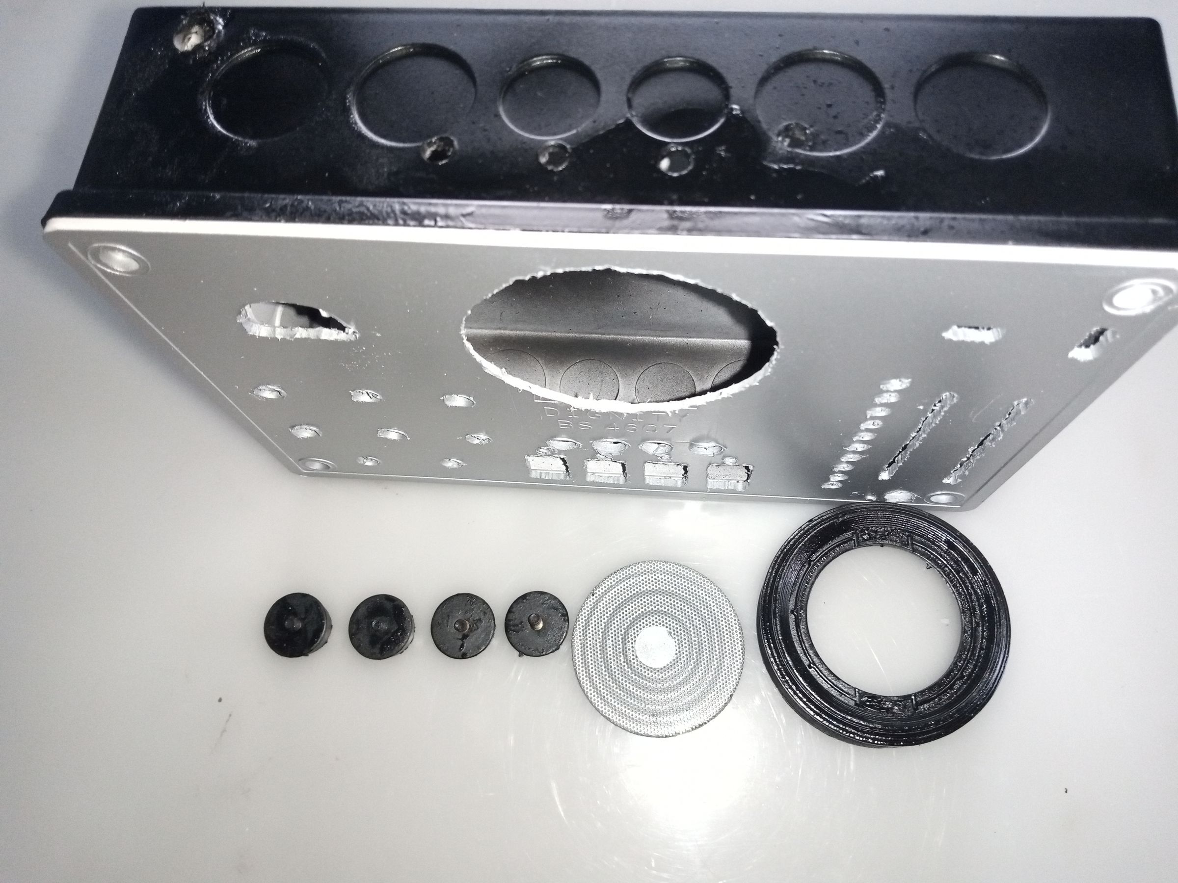 3 CHANNEL AUDIO MIXER Integrated With an FM Radio Transmitter : 19 ...