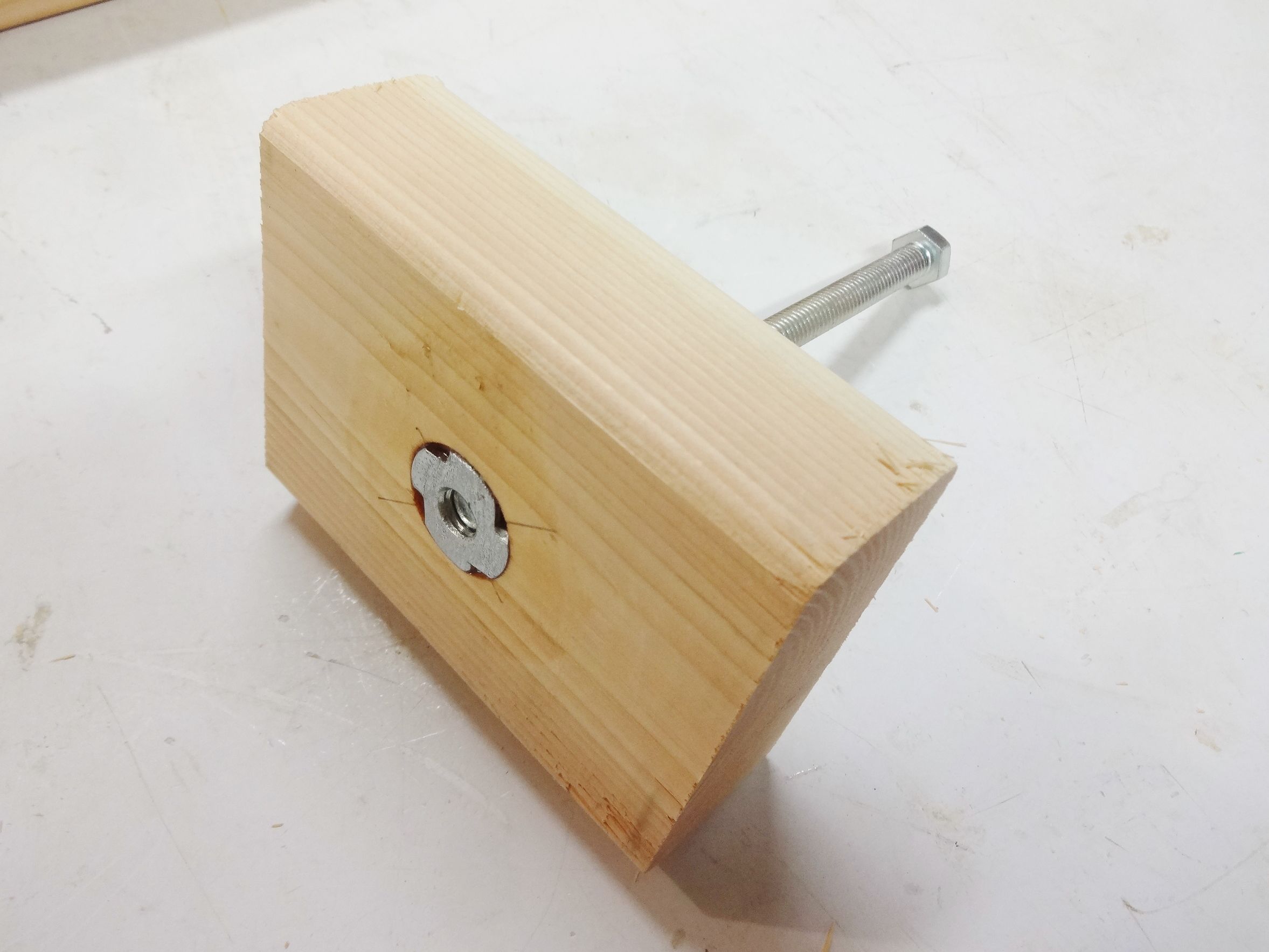 Height-Adjustable Outfeed Worktable : 11 Steps (with Pictures ...