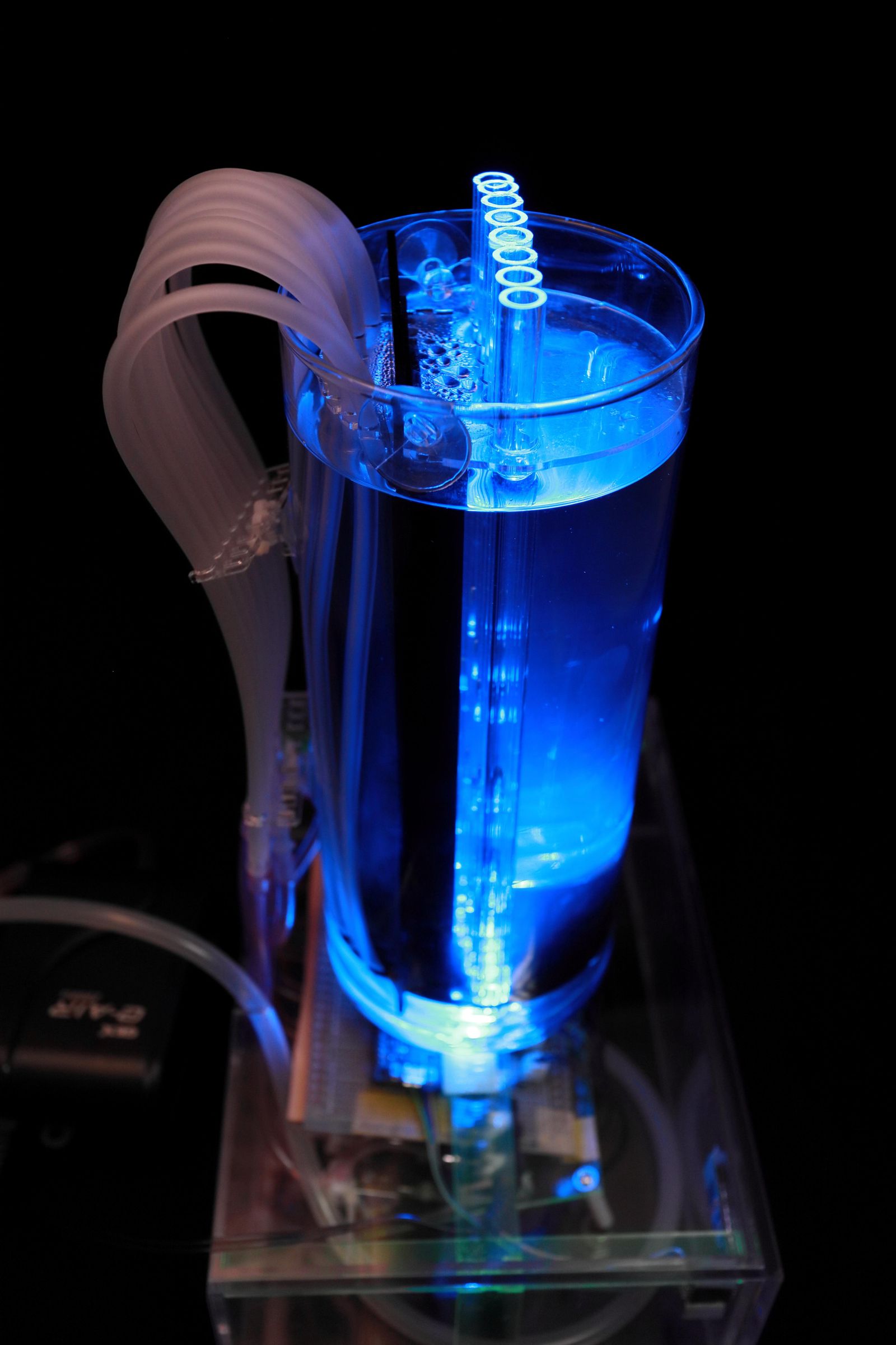 Glowing Air-Bubble Clock in Water : 7 Steps (with Pictures) - Instructables