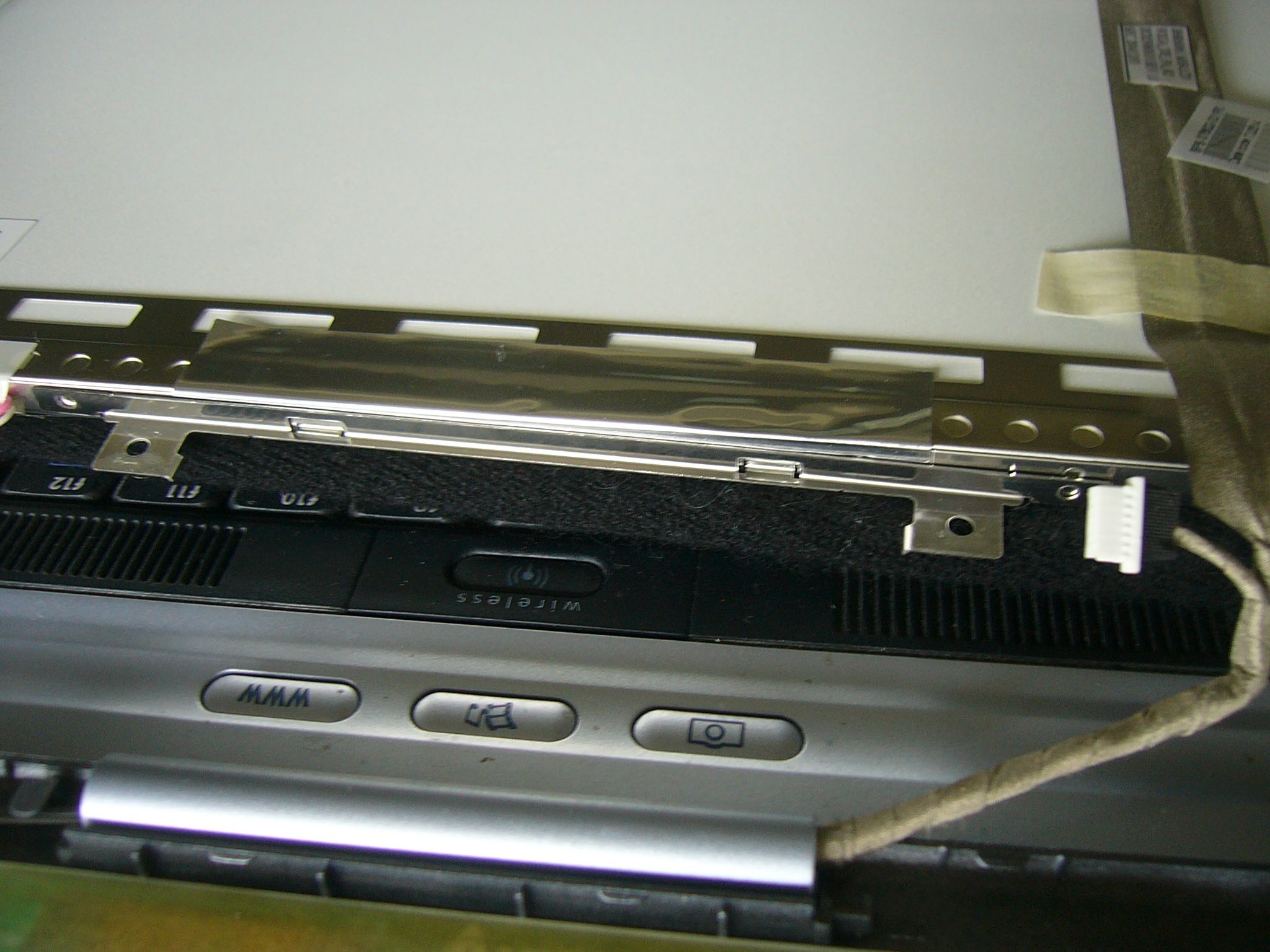 How to Take Apart a Laptop : 8 Steps - Instructables