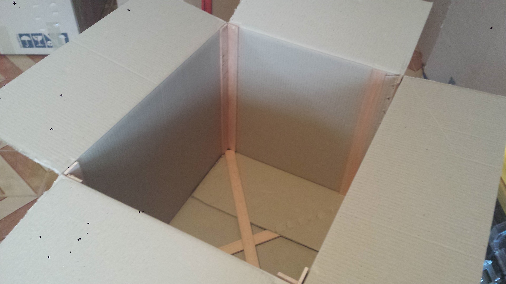 How to Reinforce a Cardboard Box : 4 Steps (with Pictures) - Instructables