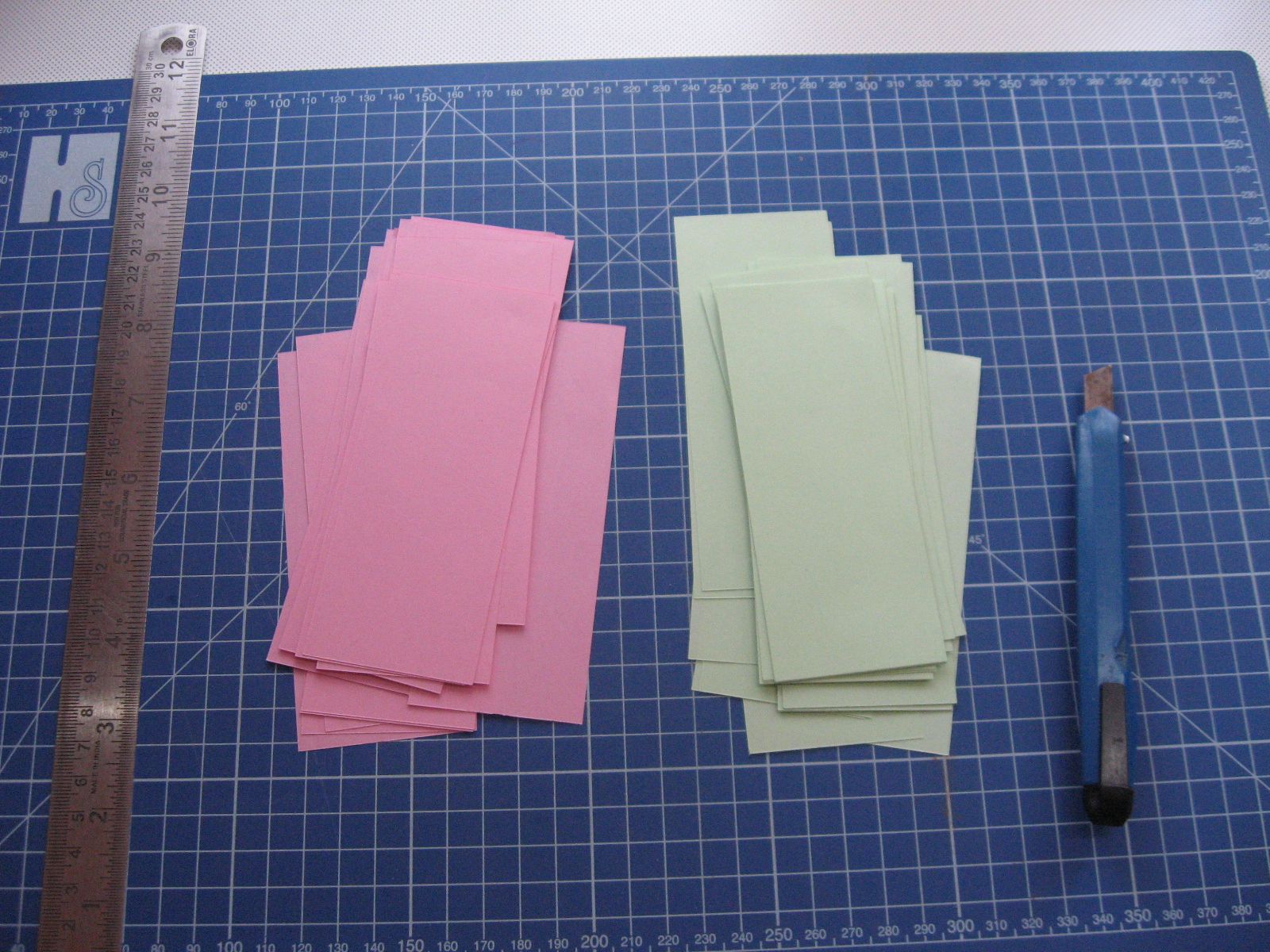 How to Make a Small Paper Vase : 6 Steps (with Pictures) - Instructables