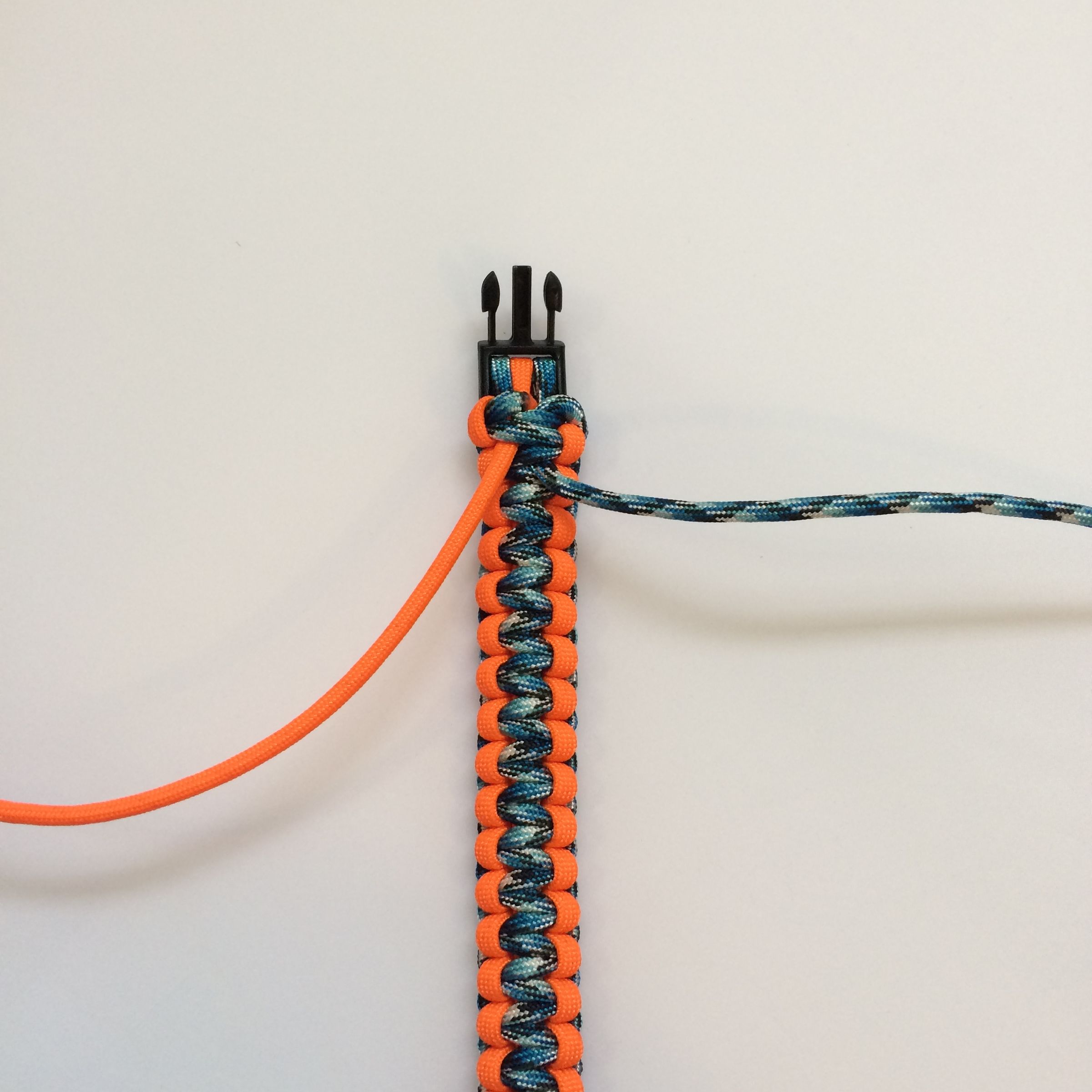 How to Make a Paracord Bracelet : 5 Steps - Instructables