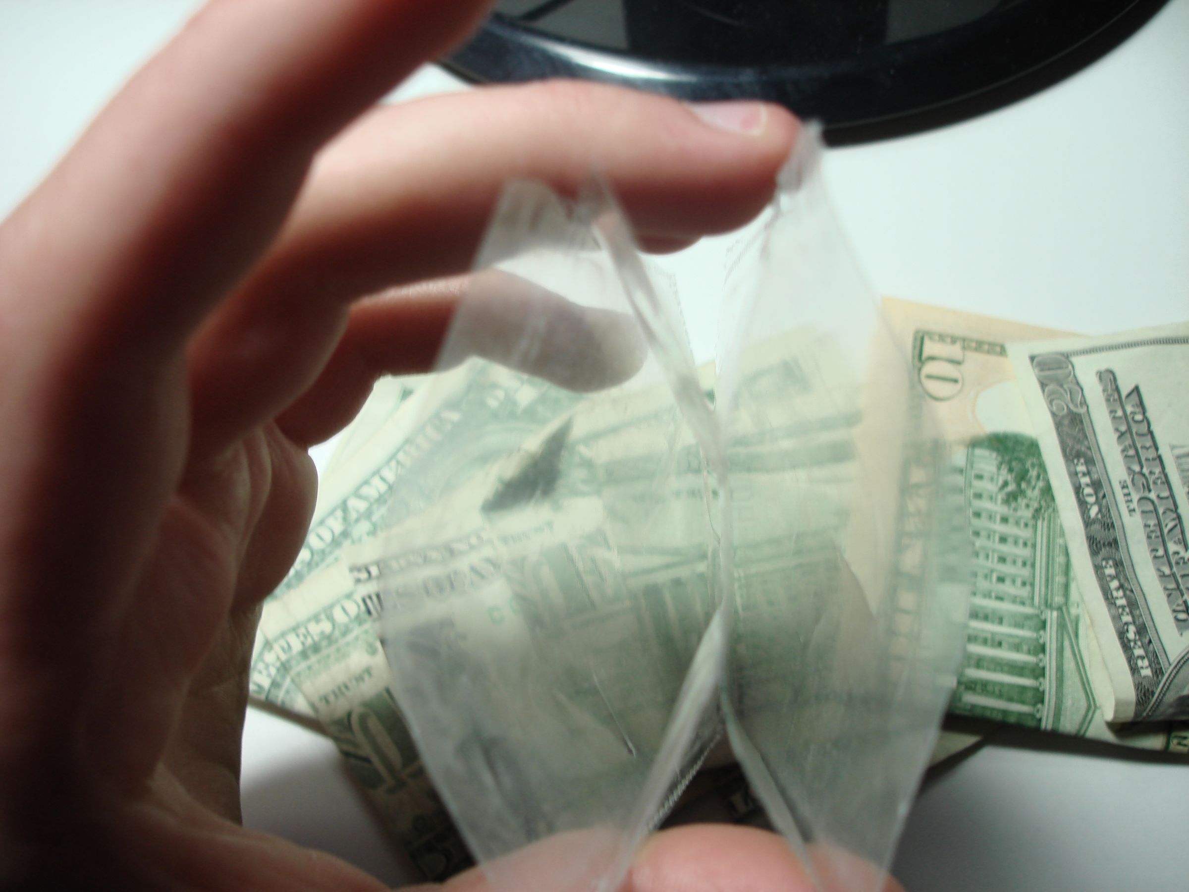 See-Through Money Pocket : 4 Steps - Instructables