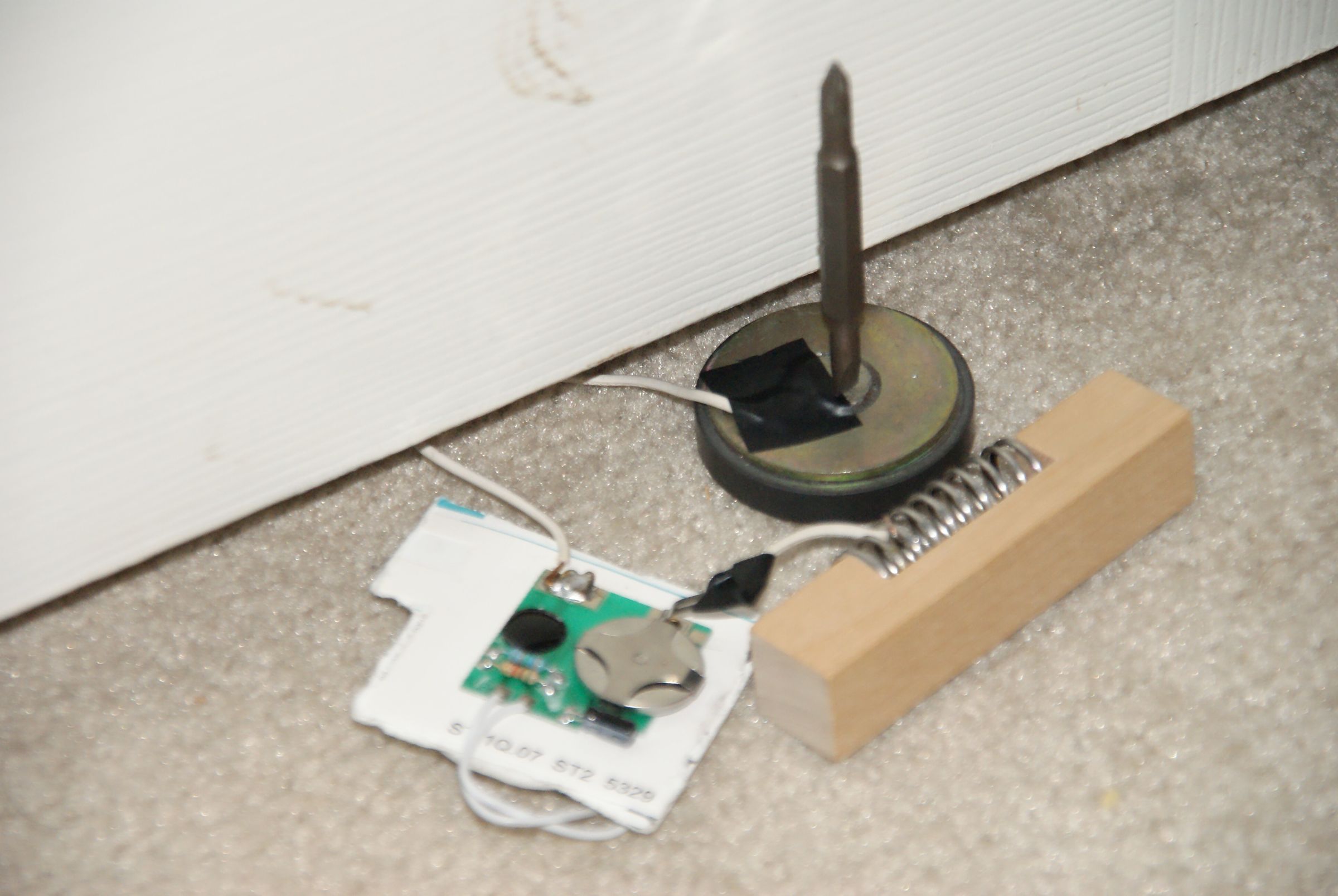 Simple Door Alarm : 6 Steps - Instructables