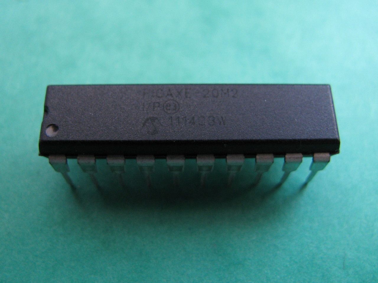 PICAXE Thermometer Prototype With DS18B20 Sensor and LCD Display : 8 ...