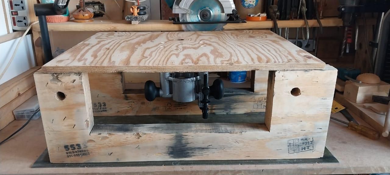 Simple Router Table : 4 Steps - Instructables