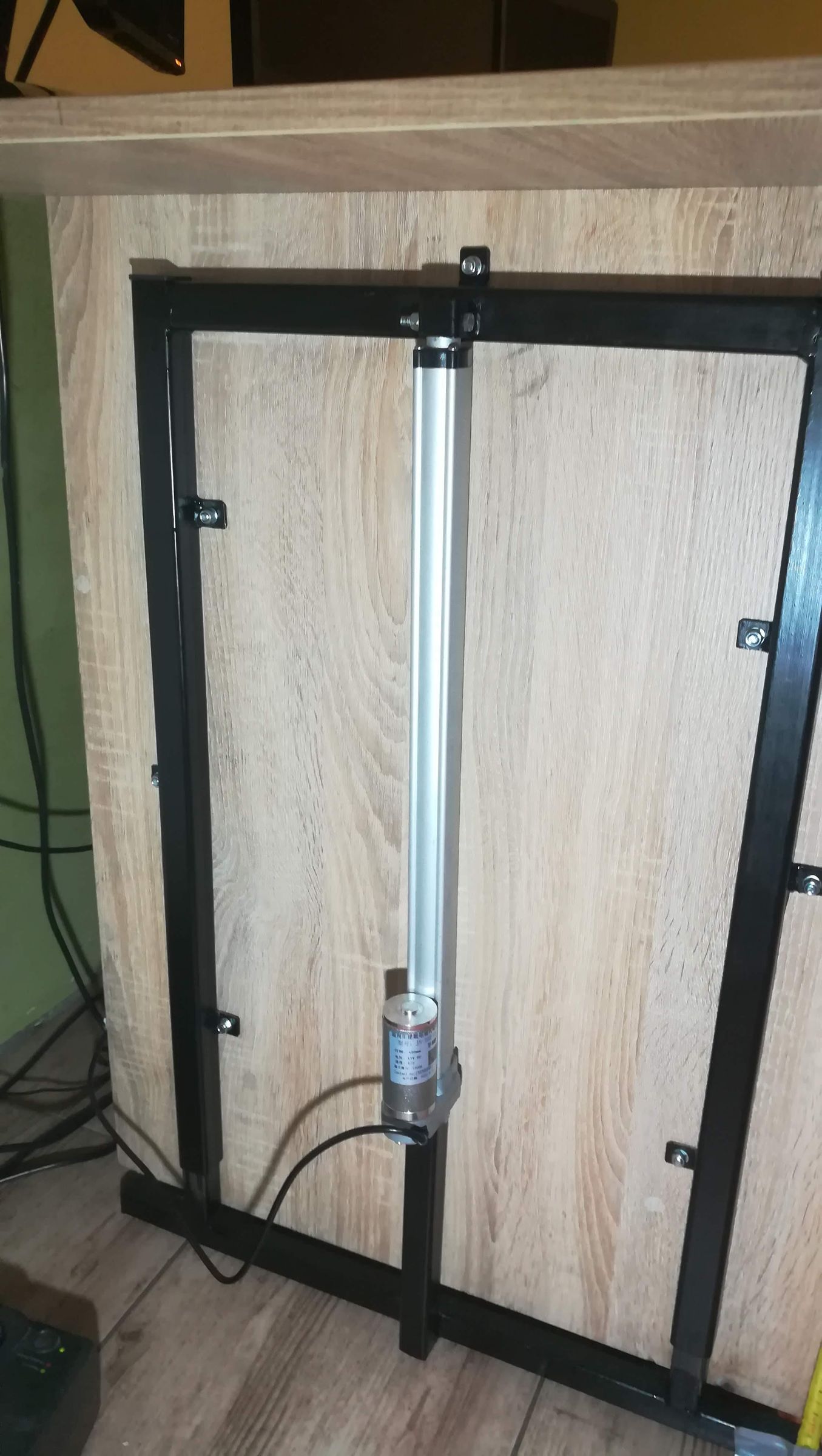 DIY Height Adjustable Standing Desks : 4 Steps (with Pictures ...