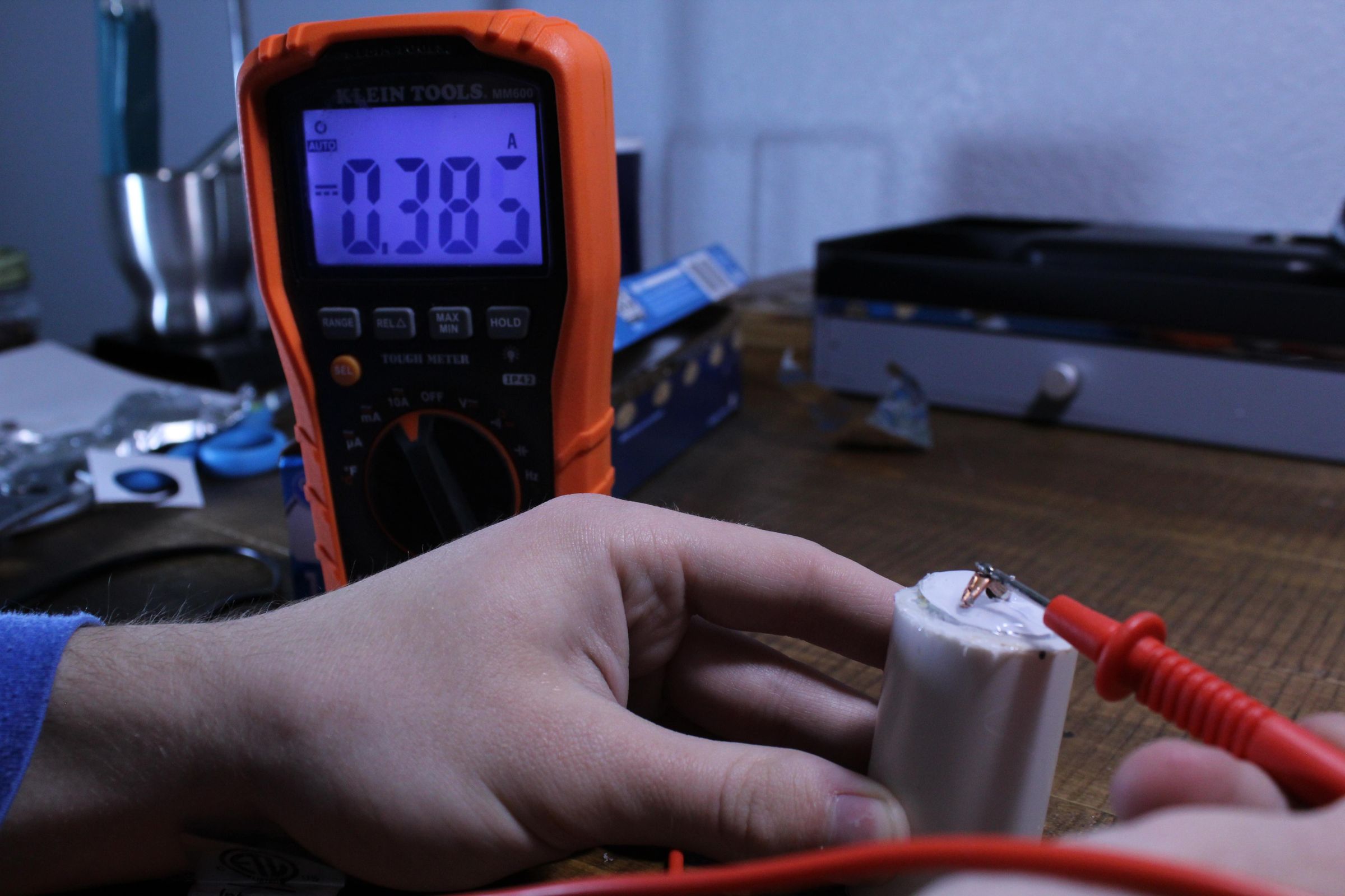 DIY Rechargeable D-Cell Battery From Aluminum Foil : 7 Steps (with ...