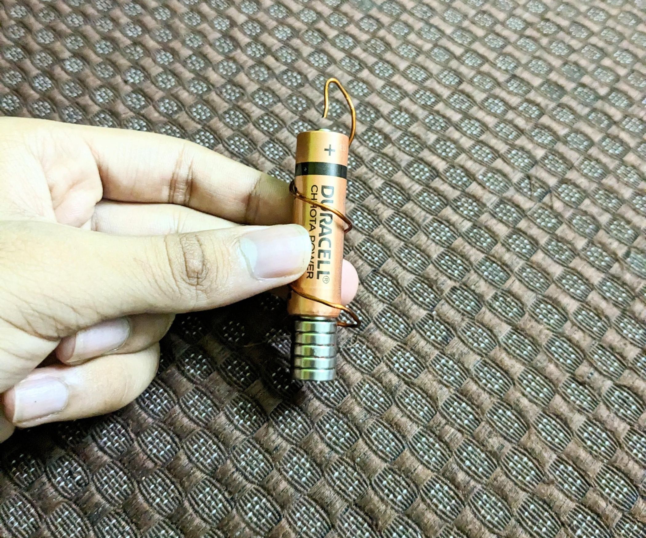 How to Make the Simplest DC Electric Motor With Magnets : 4 Steps (with ...
