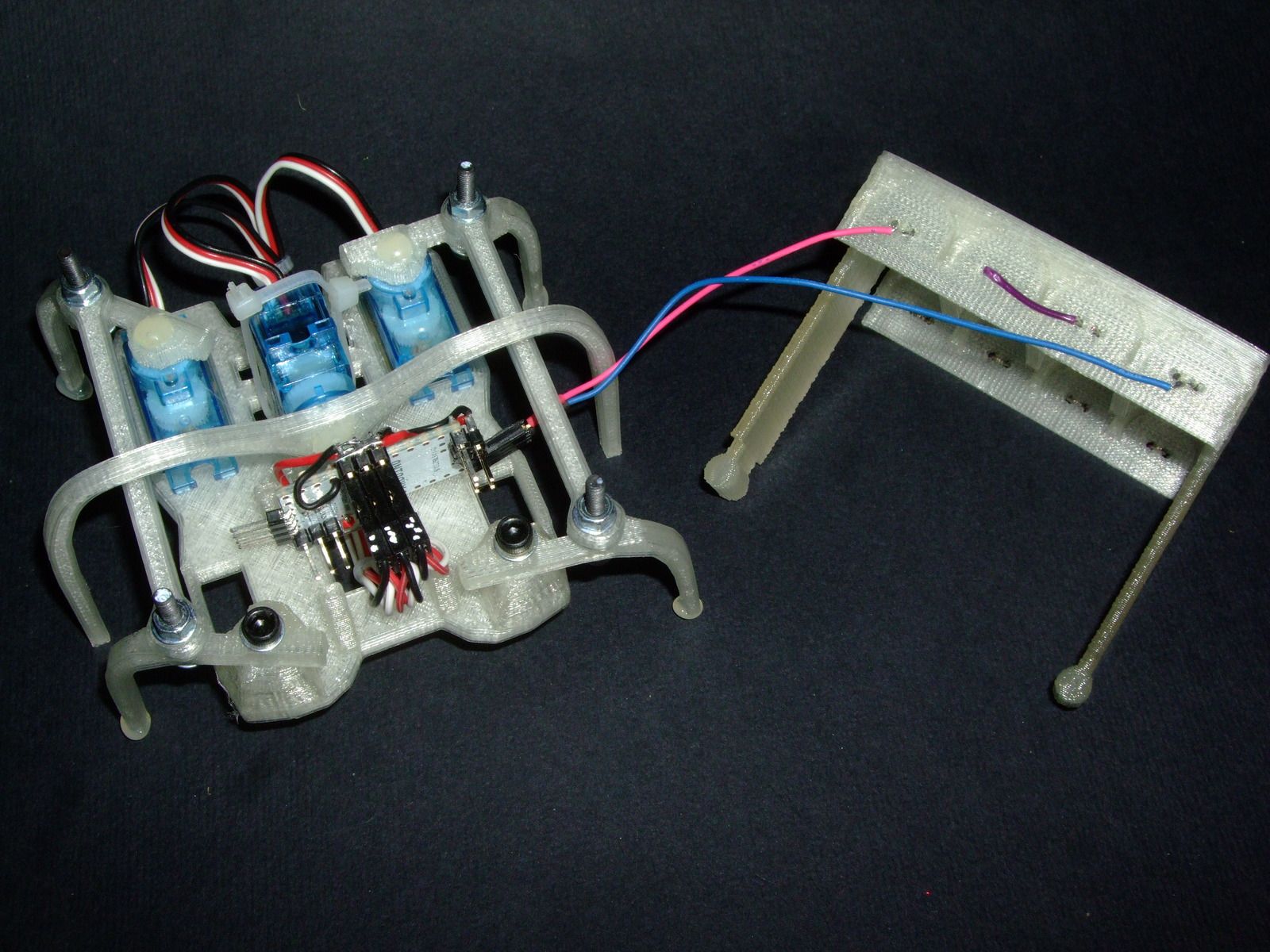 Hexapoduino: Tiny Hexapod 3D Printed, Arduino Controlled : 8 Steps (with Pictures) - Instructables