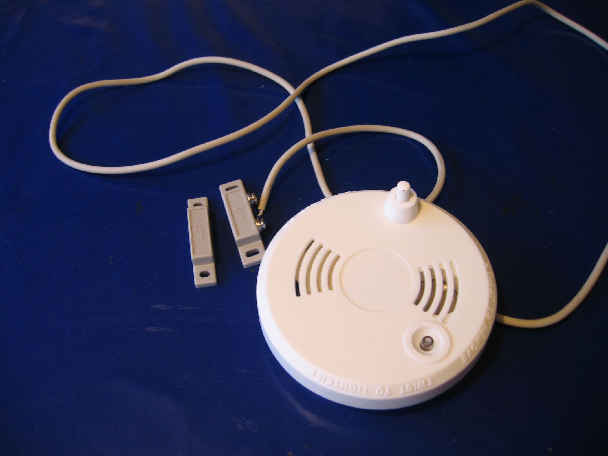 Super Simple Door Alarm : 5 Steps - Instructables