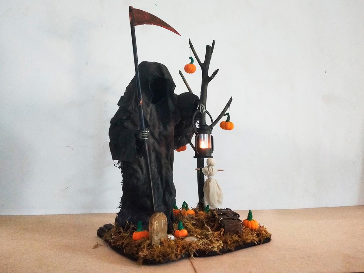 Grim Reaper With Scythe & Lantern in Graveyard Halloween Decor : 22 ...