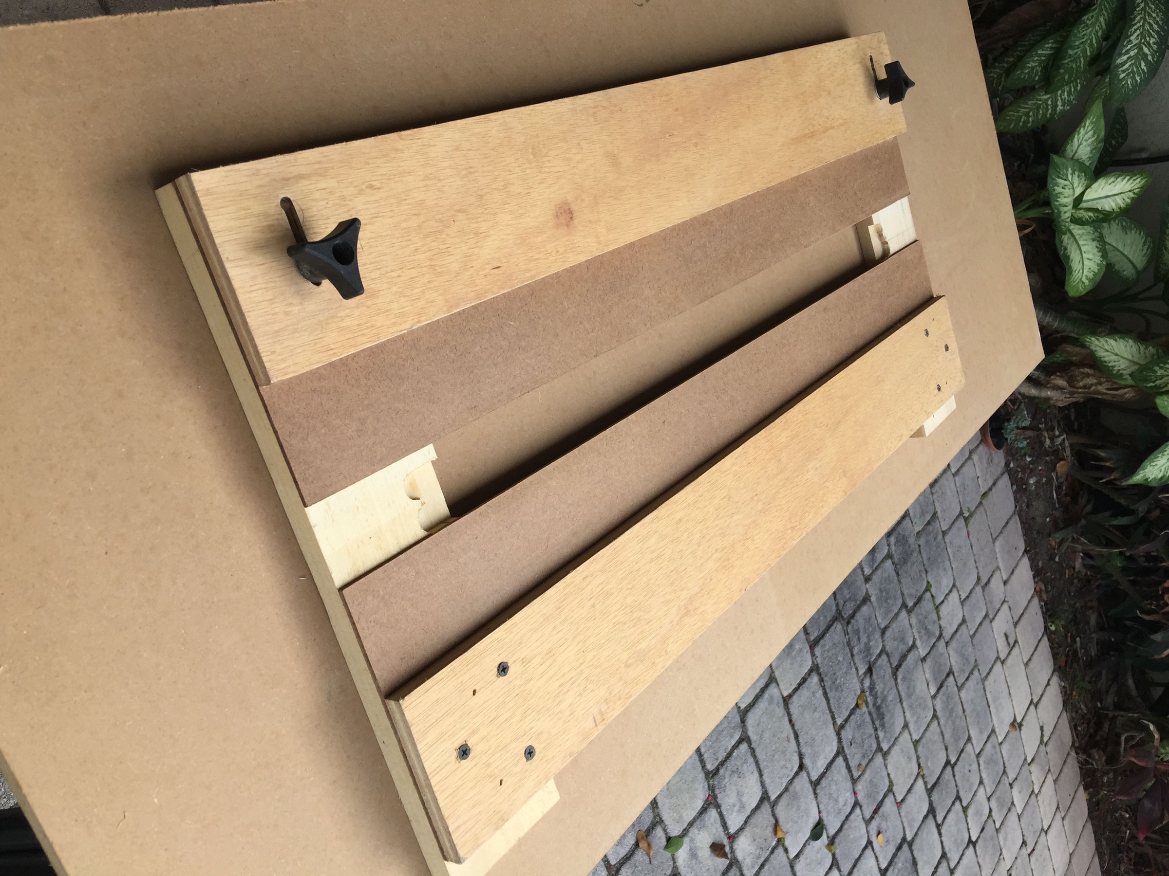 Adjustable Dado Jig From Scrap Wood : 4 Steps (with Pictures ...
