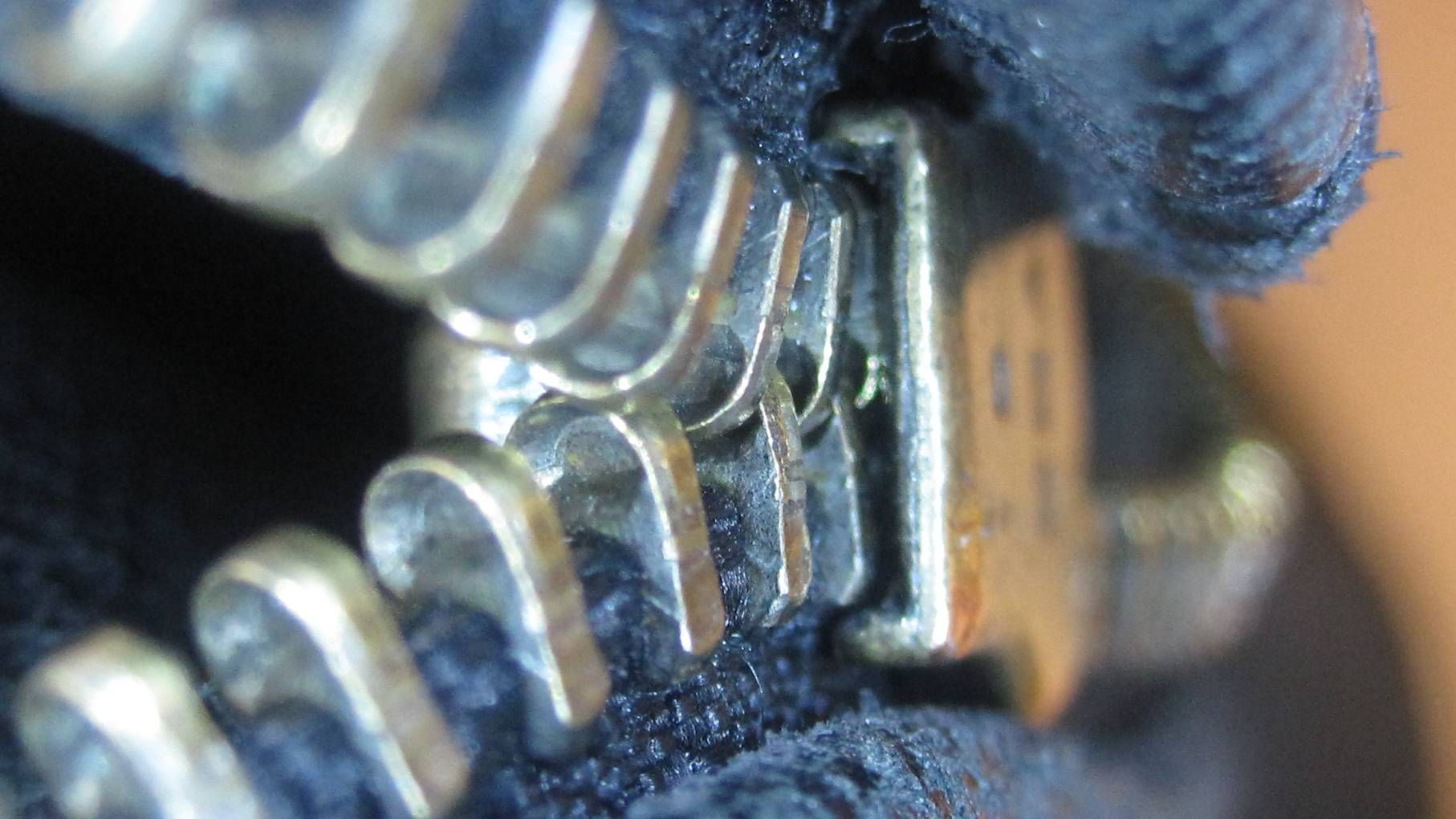 Fix Broken Zipper. Simple Easy Trick! : 4 Steps - Instructables