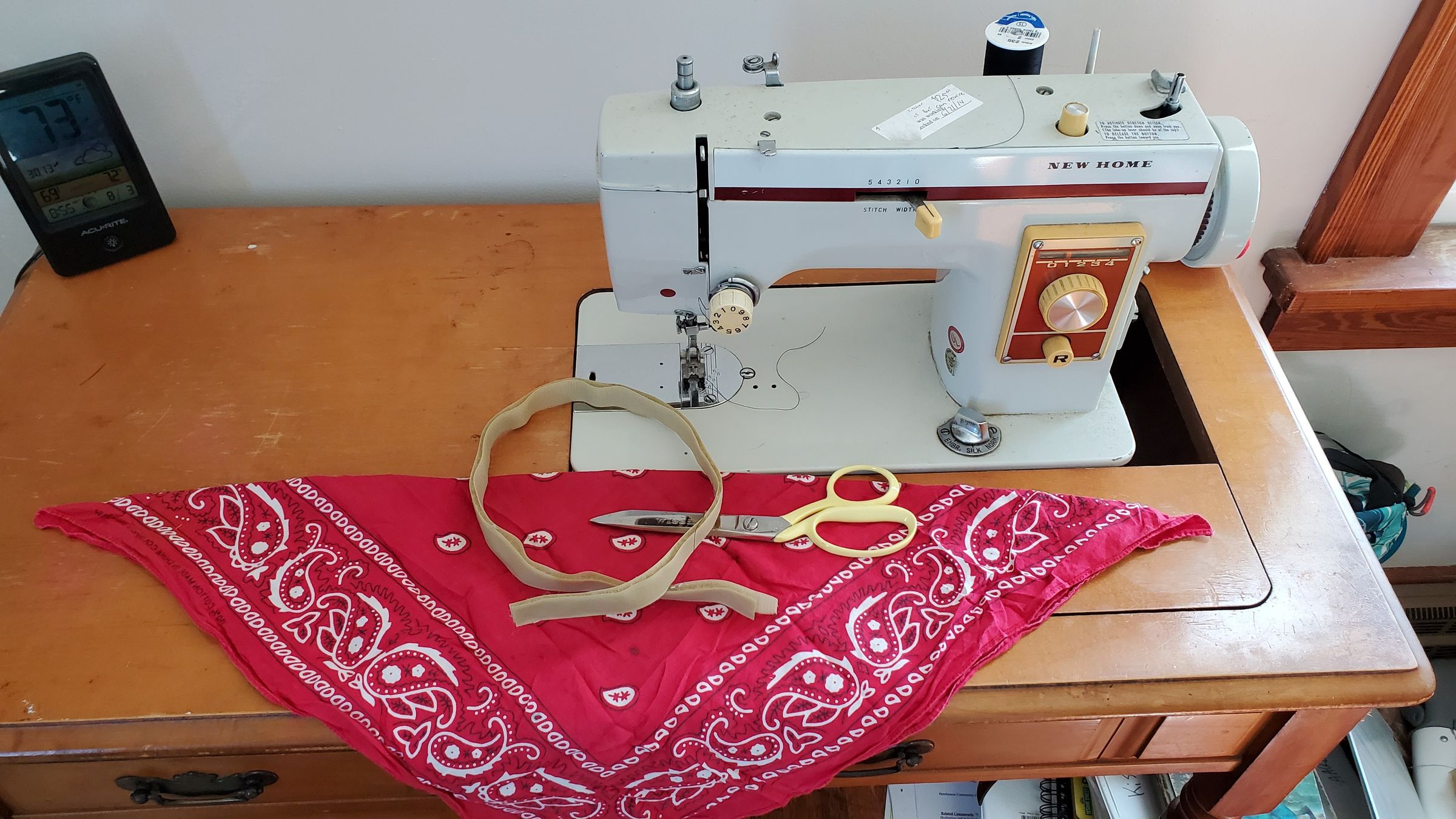 Backup Mask for One Handed Use : 3 Steps - Instructables